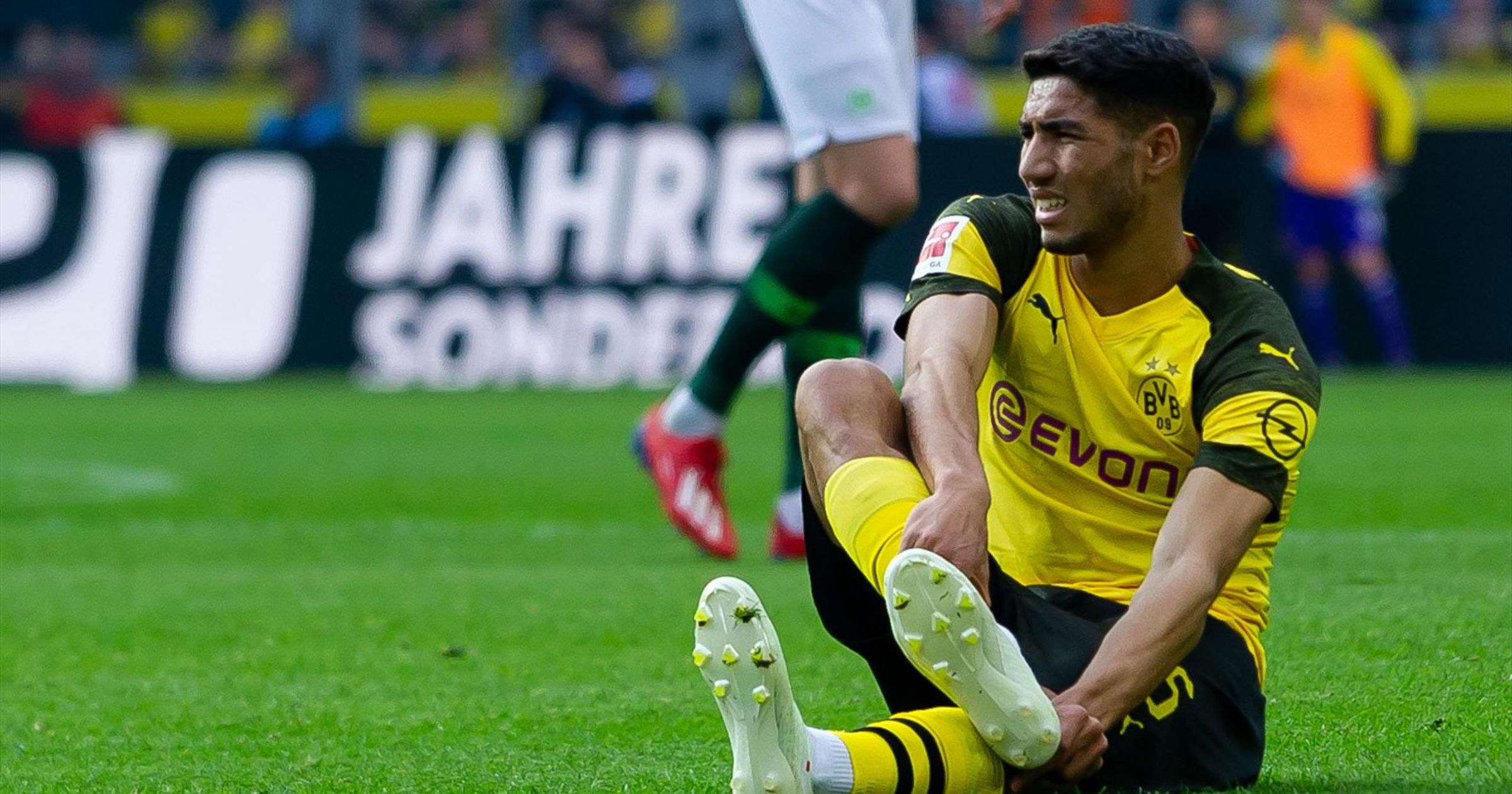 Achraf Hakimi vom BVB bricht sich den Mittelfuß - Saison-Aus - Eurosport