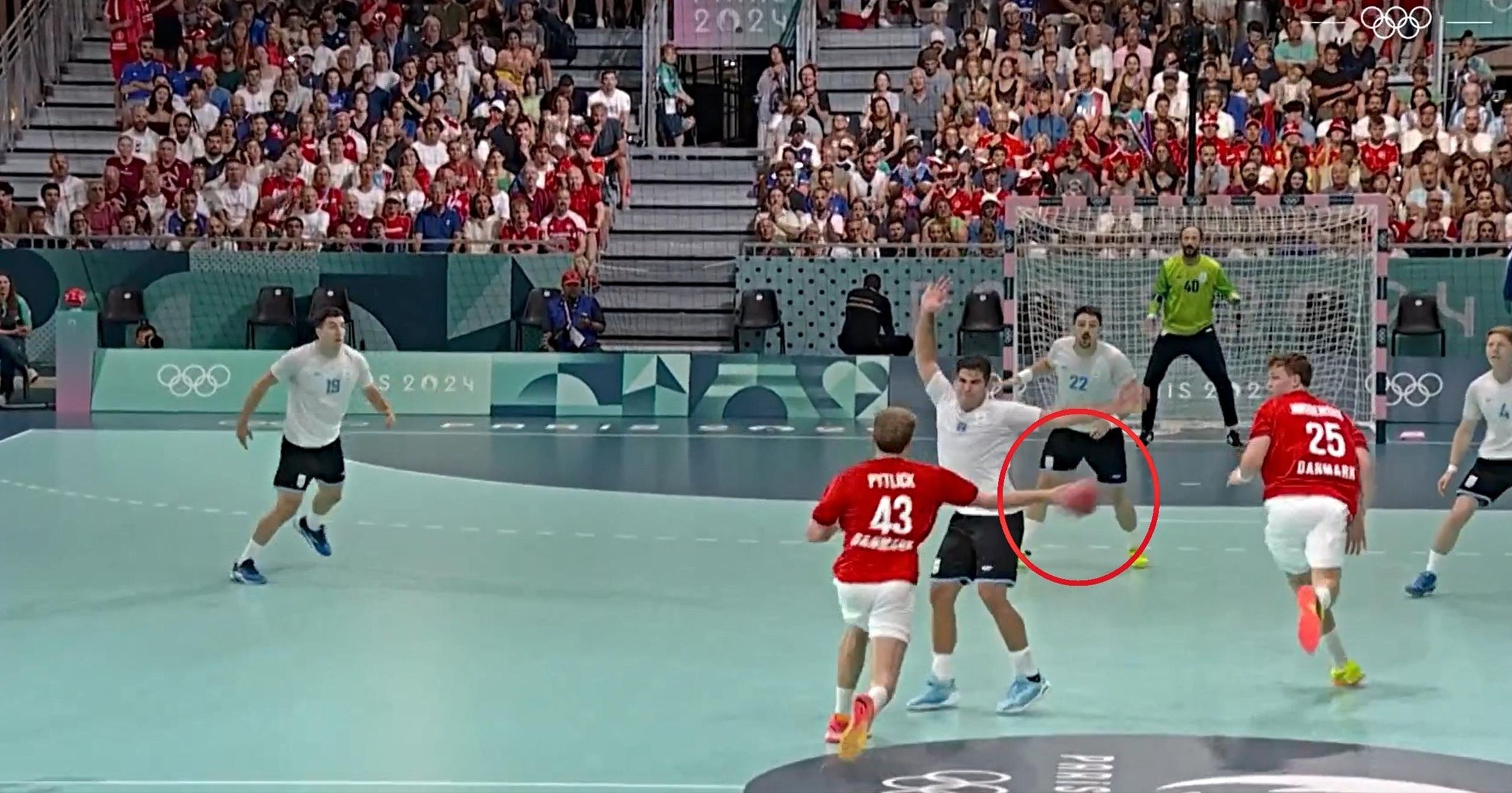 Une lucarne du milieu de terrain lors de Danemark-Argentine (38-27 ...