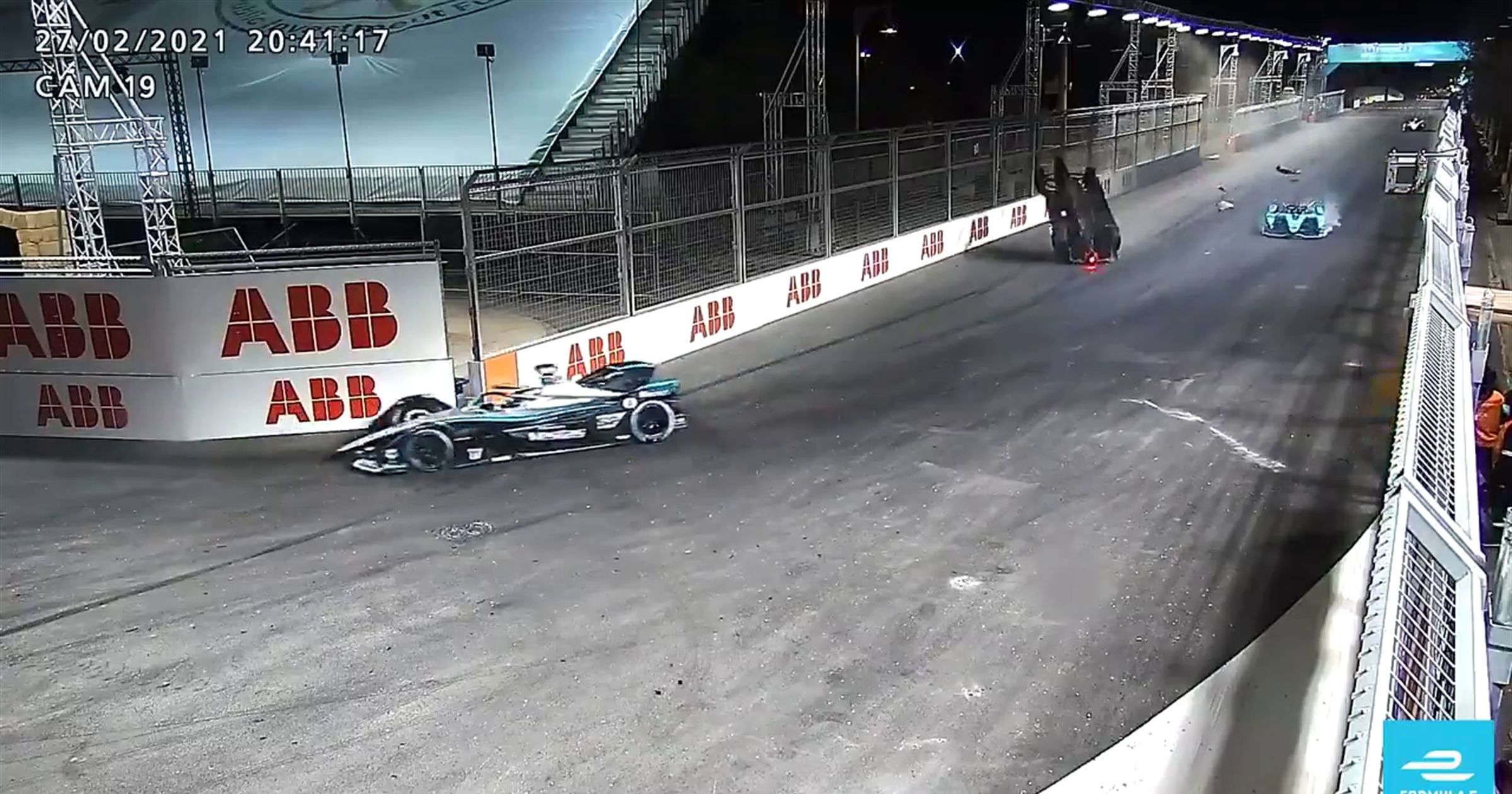 Diriyah ePrix : Race 2 - crash Alex Lynn - Formula E video - Eurosport