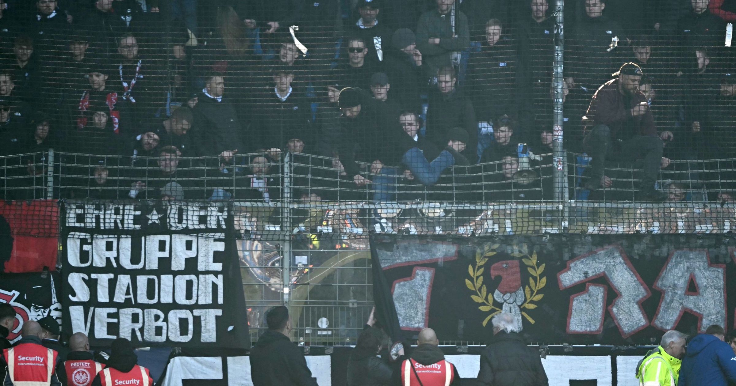 Eintracht Frankfurt entschuldigt sich nach Banner-Wirbel vor Duell mit ...