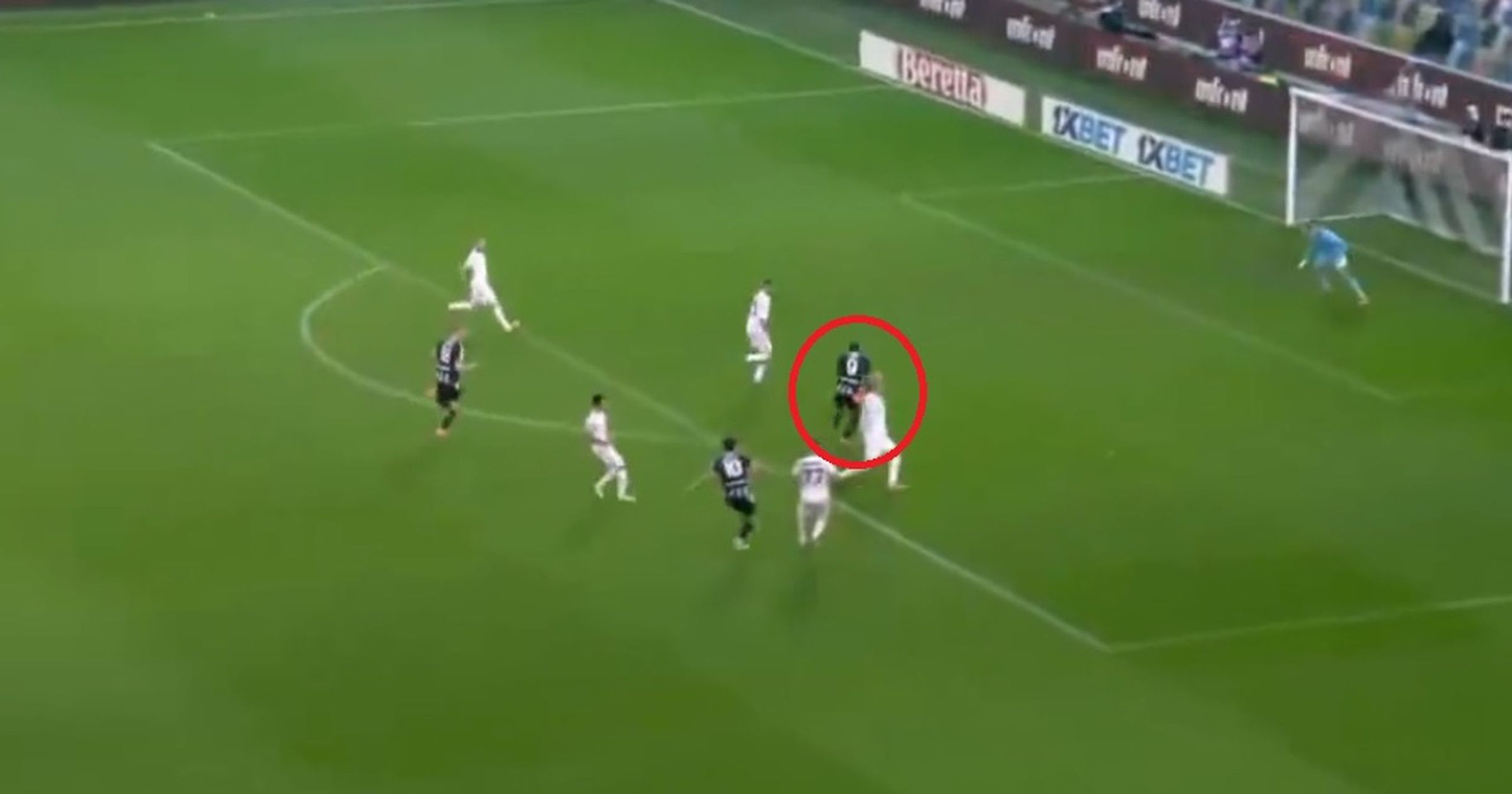 “Davis tocca con la mano e poi fa gol”: la Lazio protesta per il ...