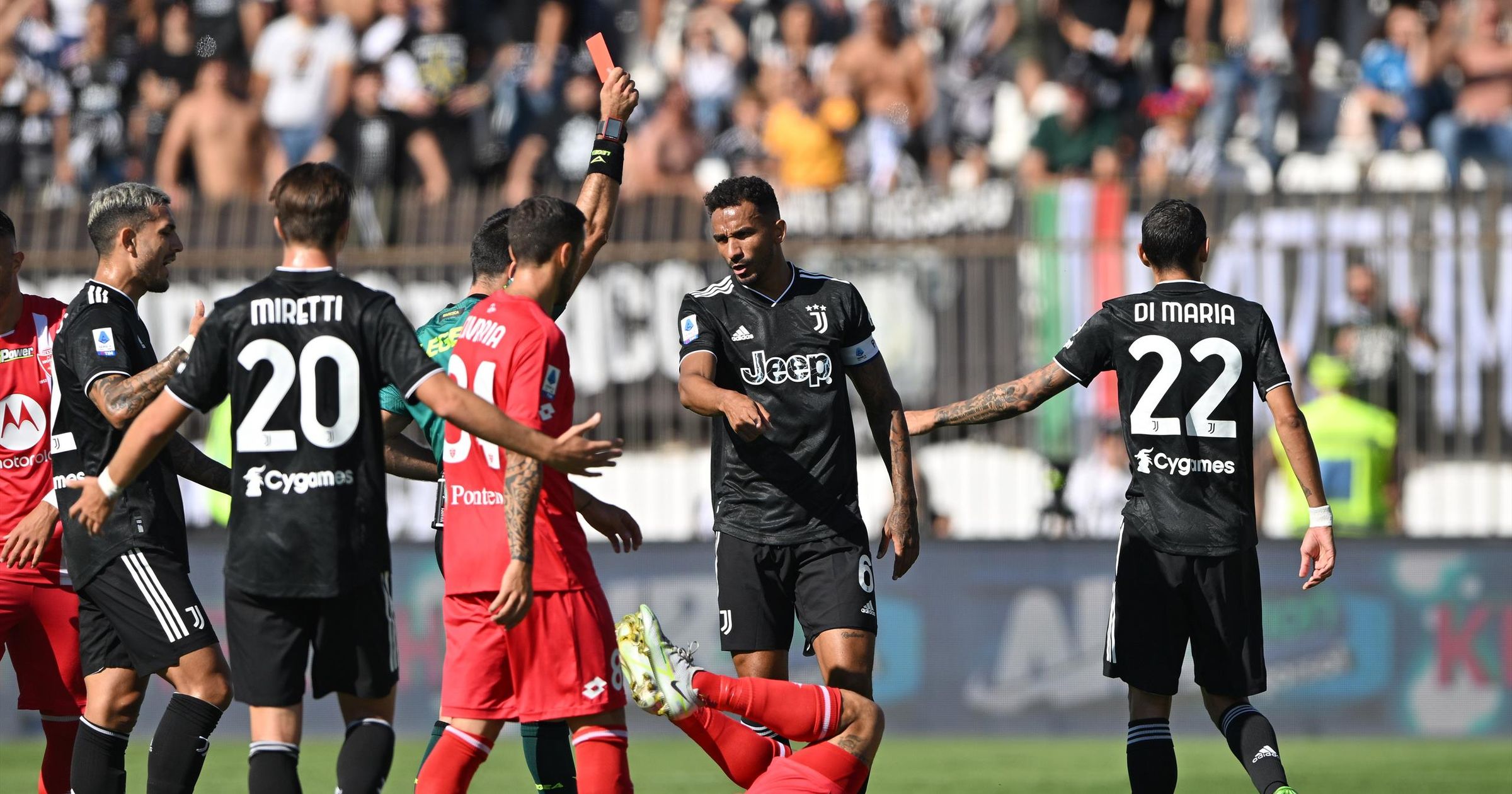 Serie A - La Juventus perd encore à Monza, Angel Di Maria exclu - Eurosport