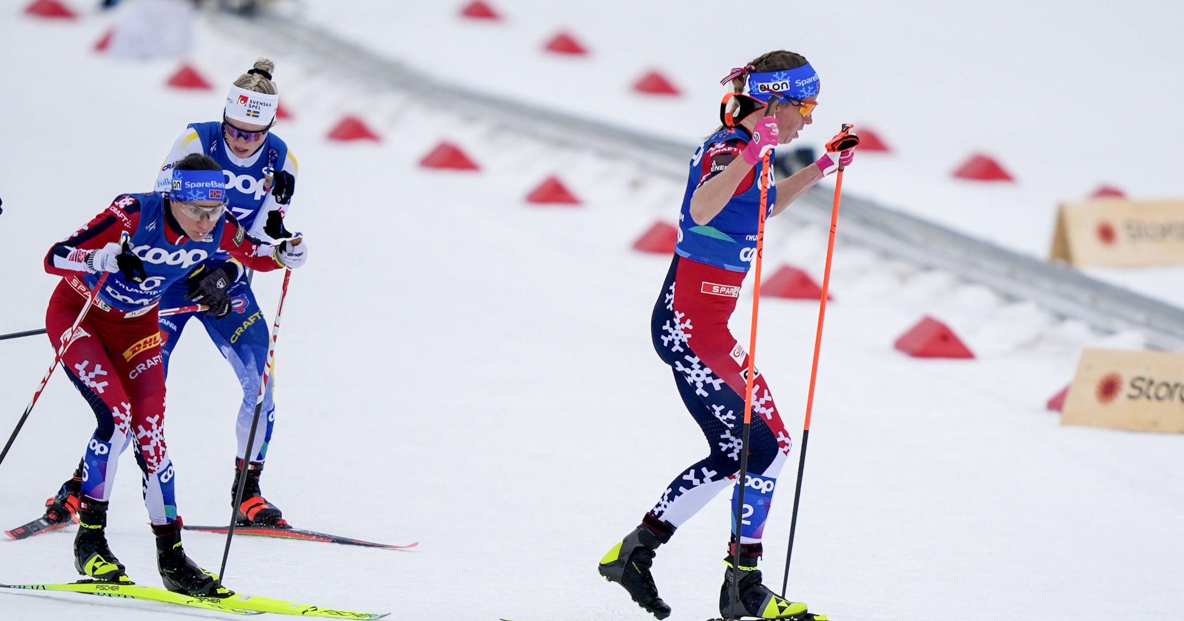Nordische Ski-WM 2025: Astrid Öyre Slind verliert Ski beim Wechsel und ...