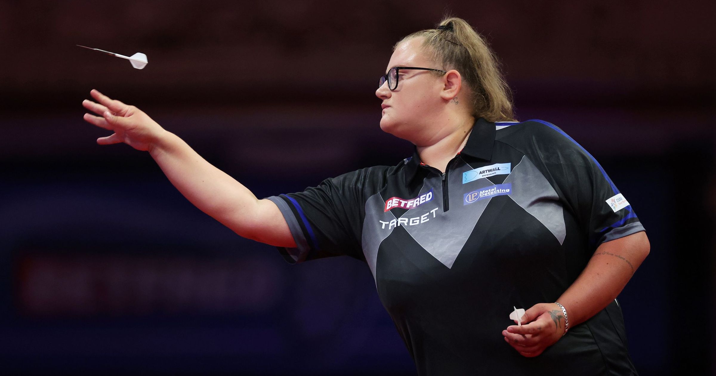Beau Greaves mischt die Darts-Welt auf: Eine junge Frau beweist, dass ...