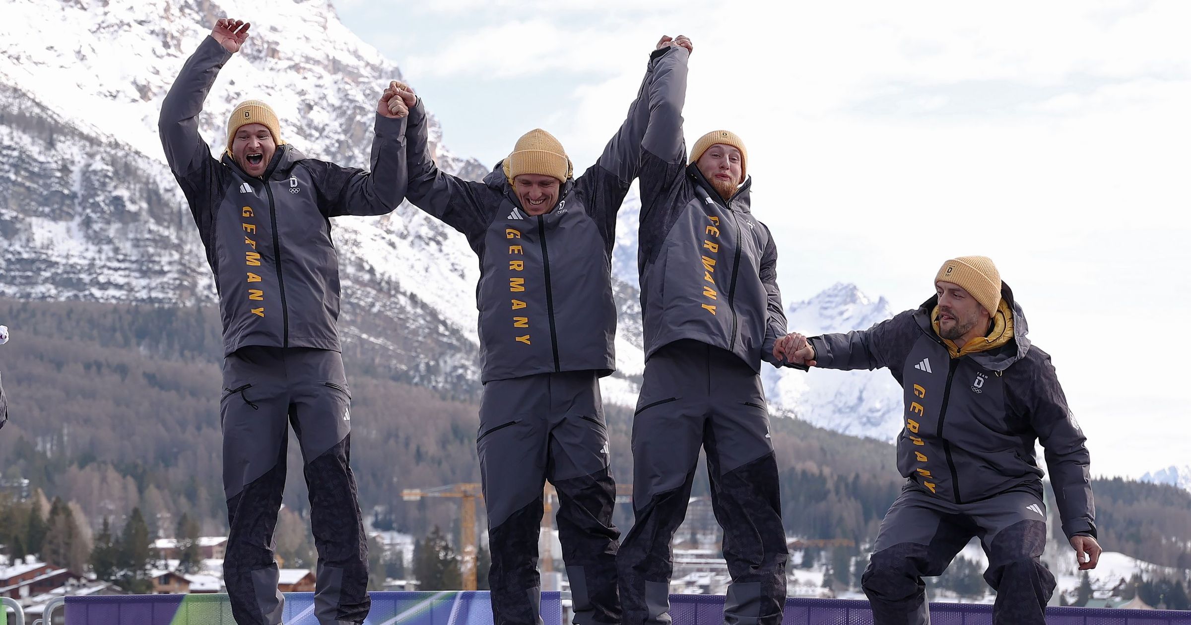Olympia 2026 - Viererbob: Nur beim Jubelsprung hapert's: Die ...