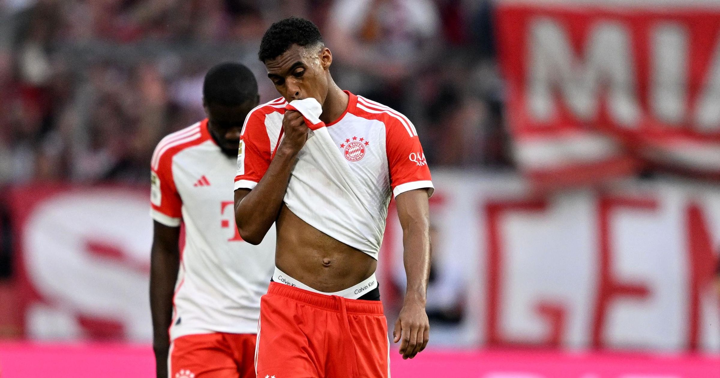 FC Bayern München: Ryan Gravenberch zieht nach erster Saison ein ...