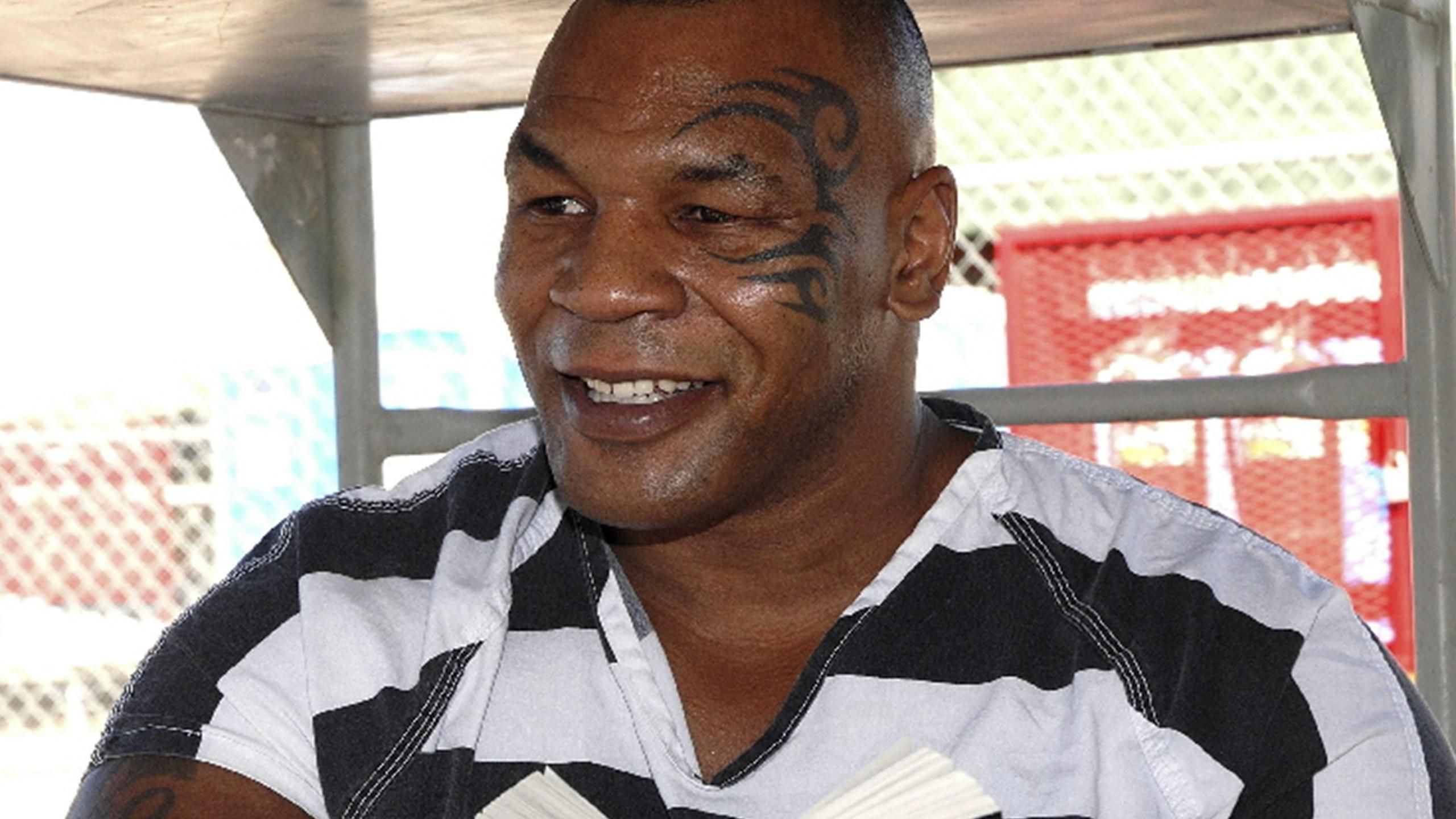 Tyson marries in Vegas - Eurosport