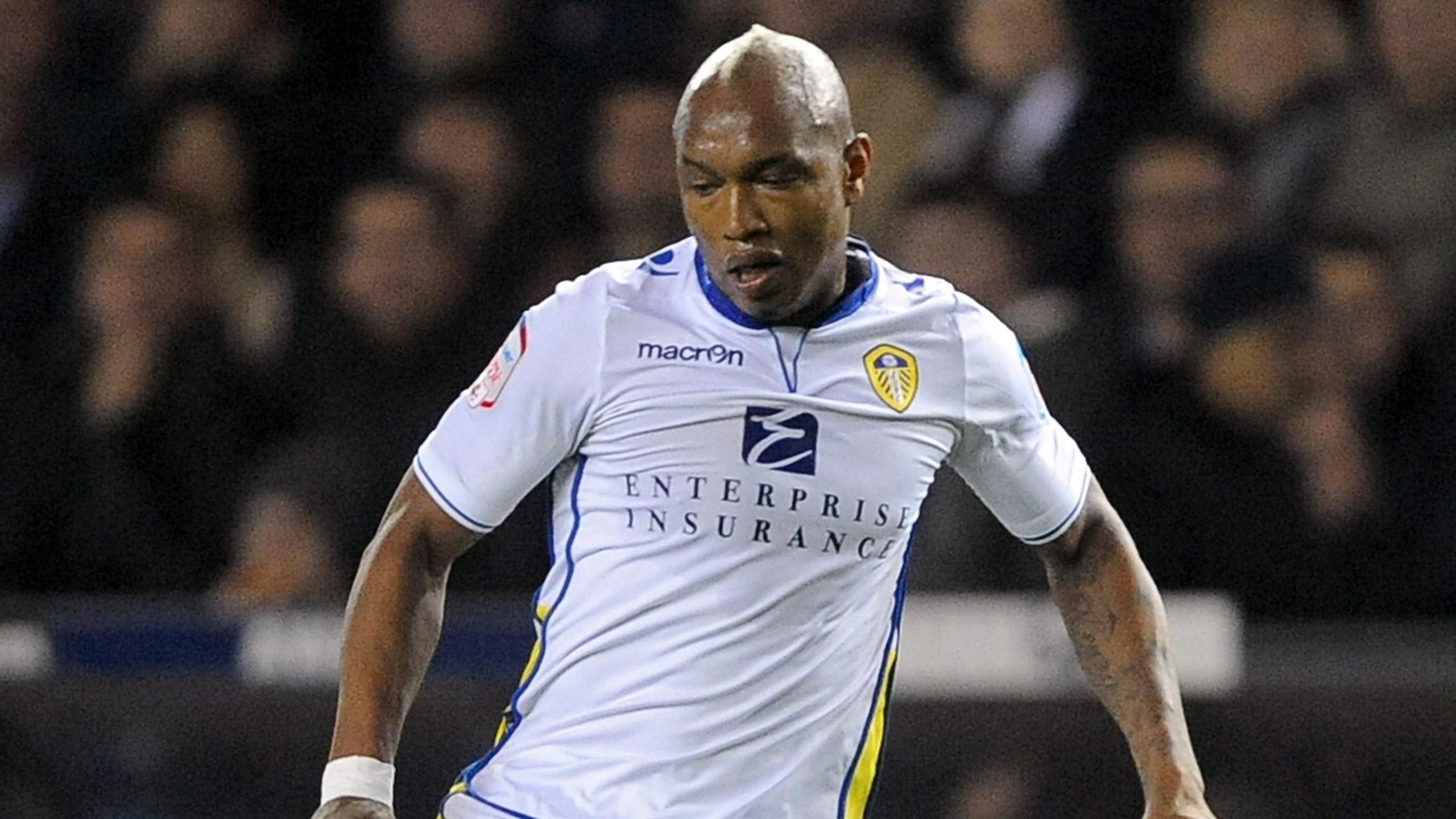 Diouf extends deal with Leeds - Eurosport