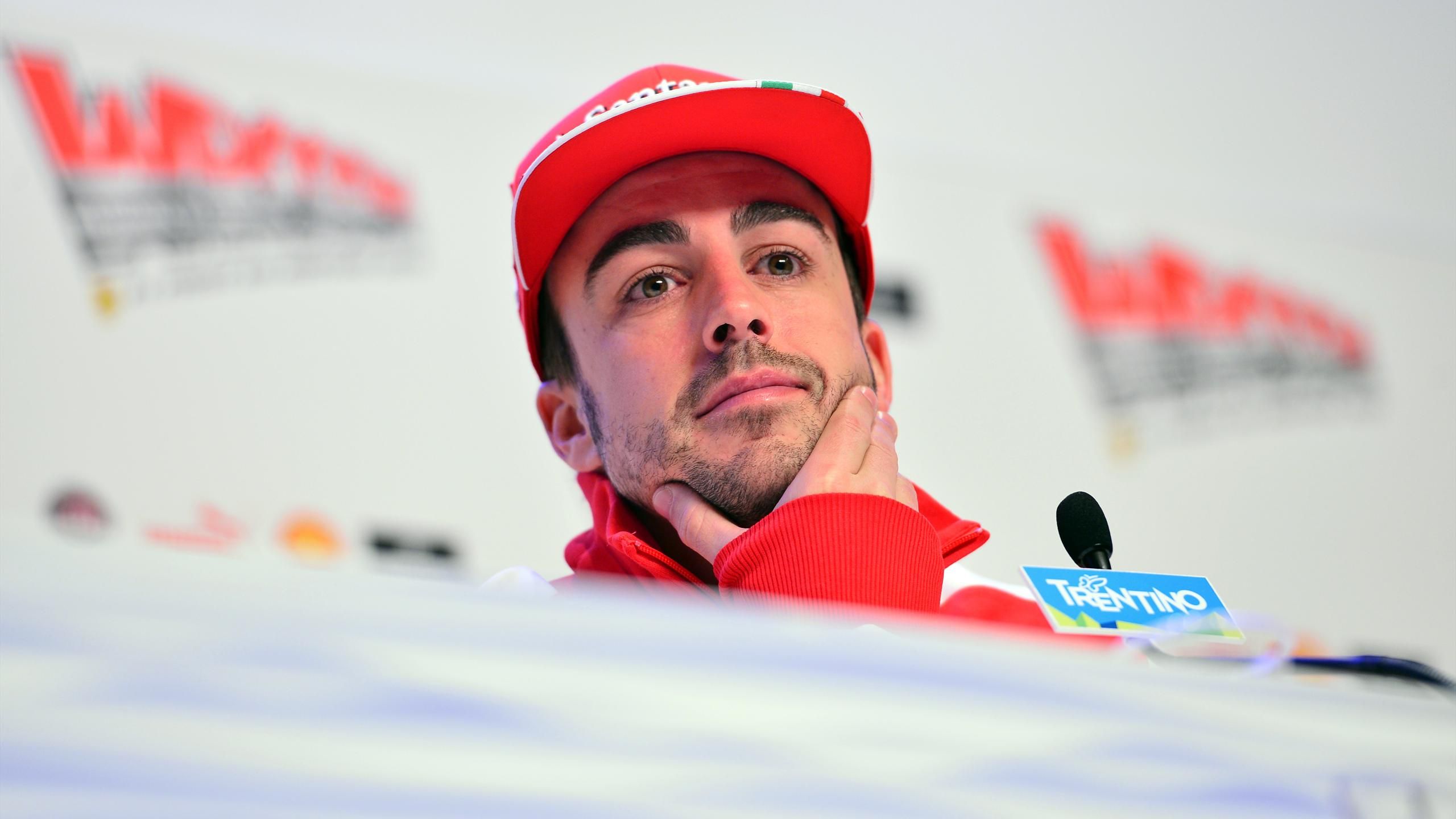 Fernando Alonso (Ferrari) répond aux critiques de Red Bull - Eurosport