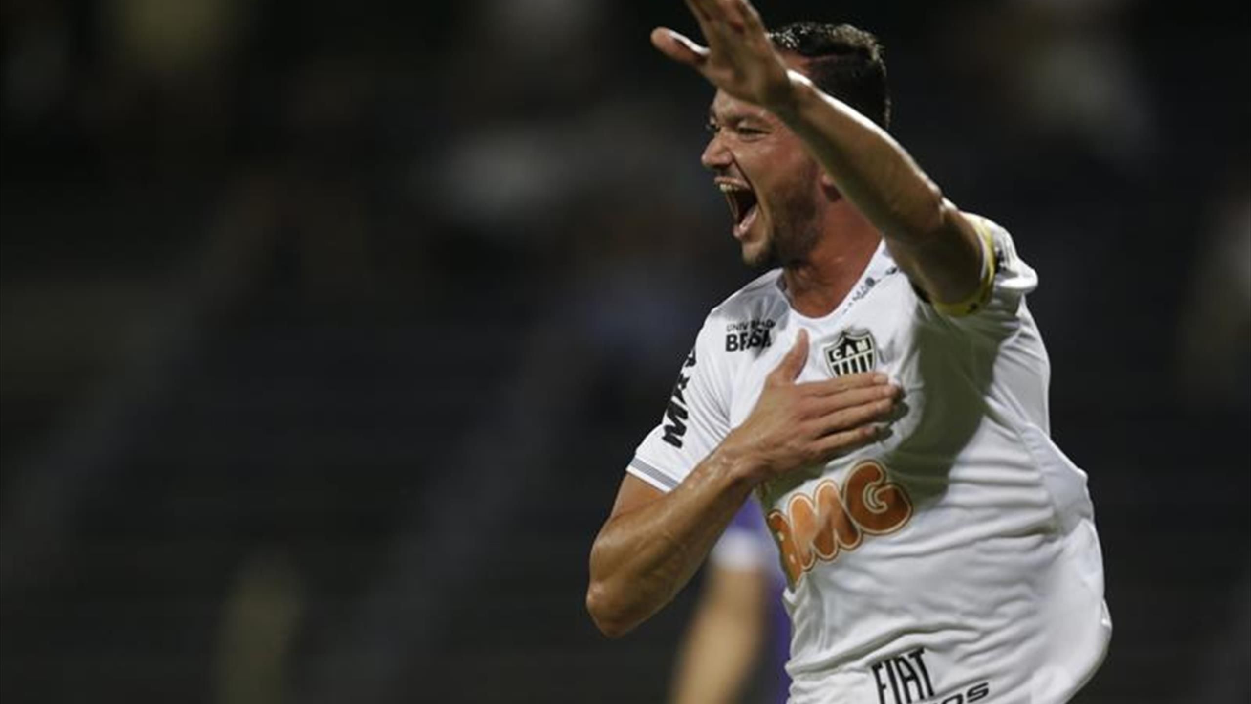 0-2. Rever y el ecuatoriano Cazares ponen al Mineiro en la fase de ...
