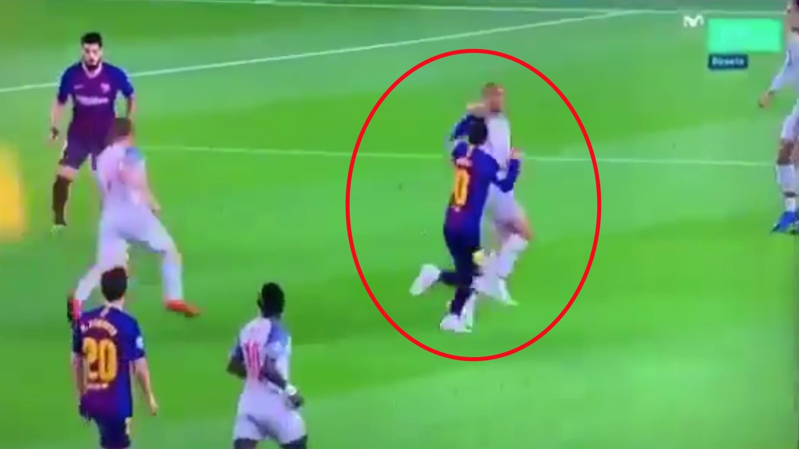 Messi, pugno a Fabinho? I tifosi del Liverpool: "Squalificatelo ...