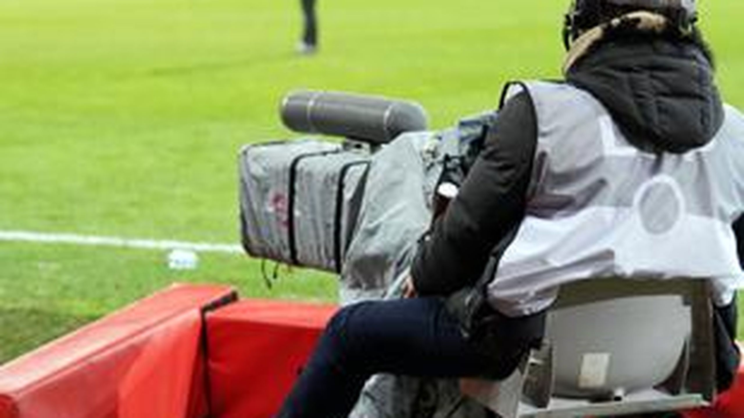 Football - Droits TV : Canal+ passe à l'offensive pour la distribution ...