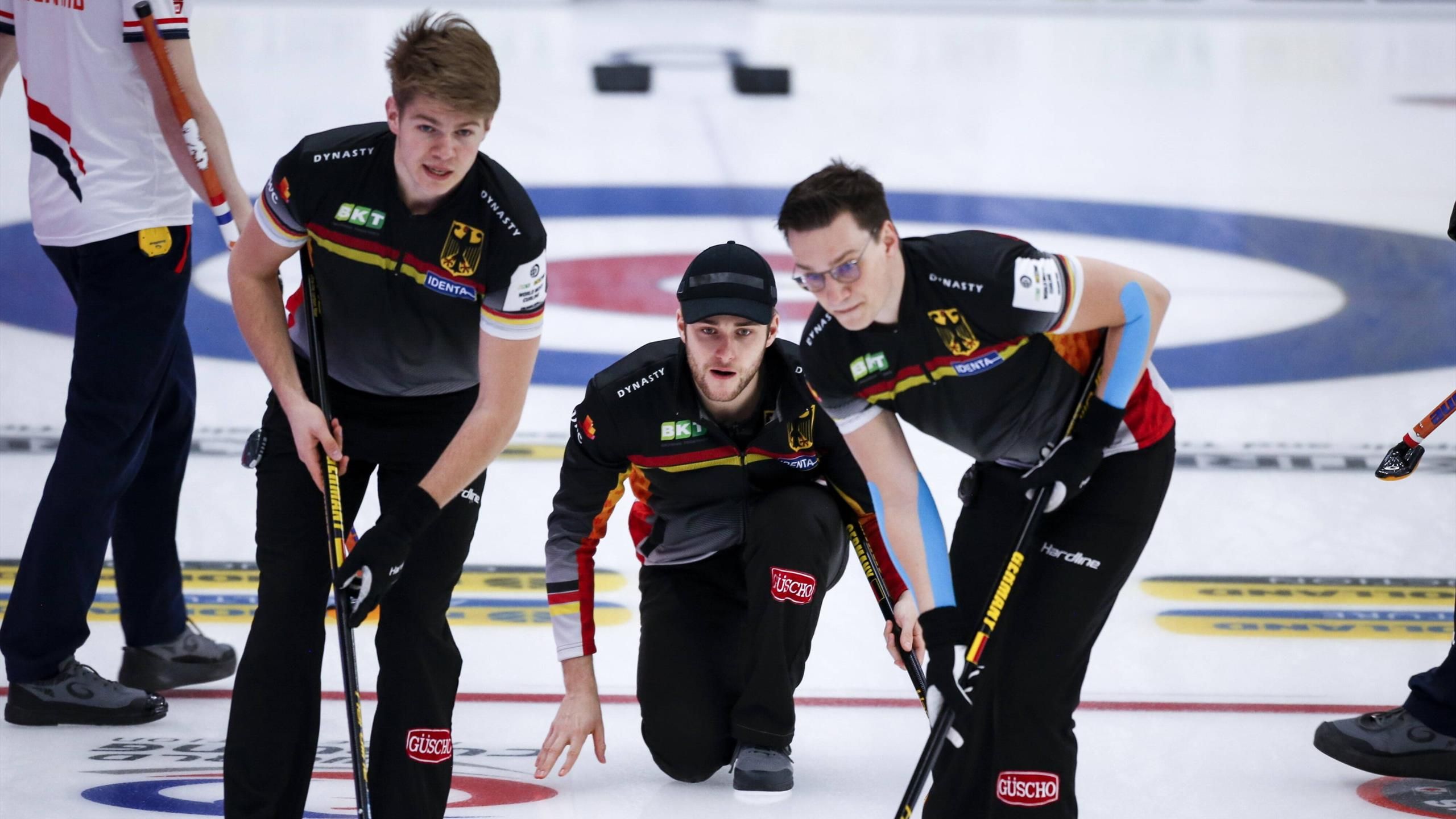 Curling-WM: Deutsche Curler schlagen China - verpassen aber direkte ...