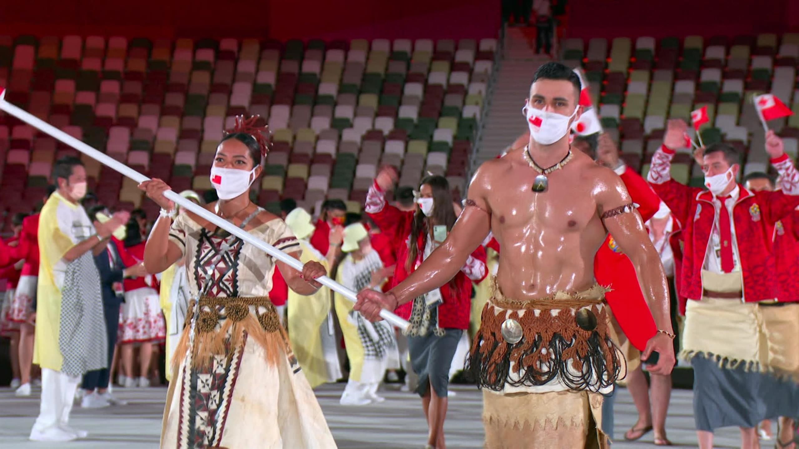 Olimpiai megnyitó Tokió: Pita Taufatofua Tonga zászlóvivője - Olympics ...