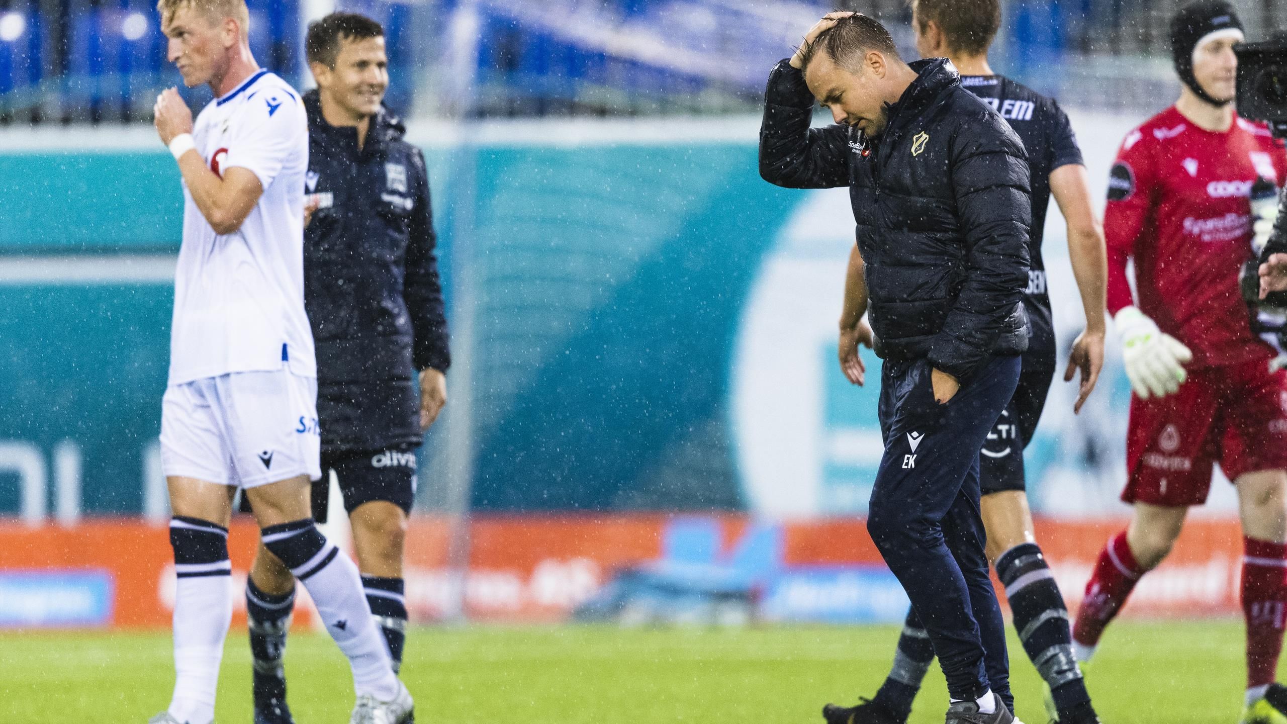 Flere trenere går glipp av kamper: – Jeg er satt sjakk matt - Eurosport