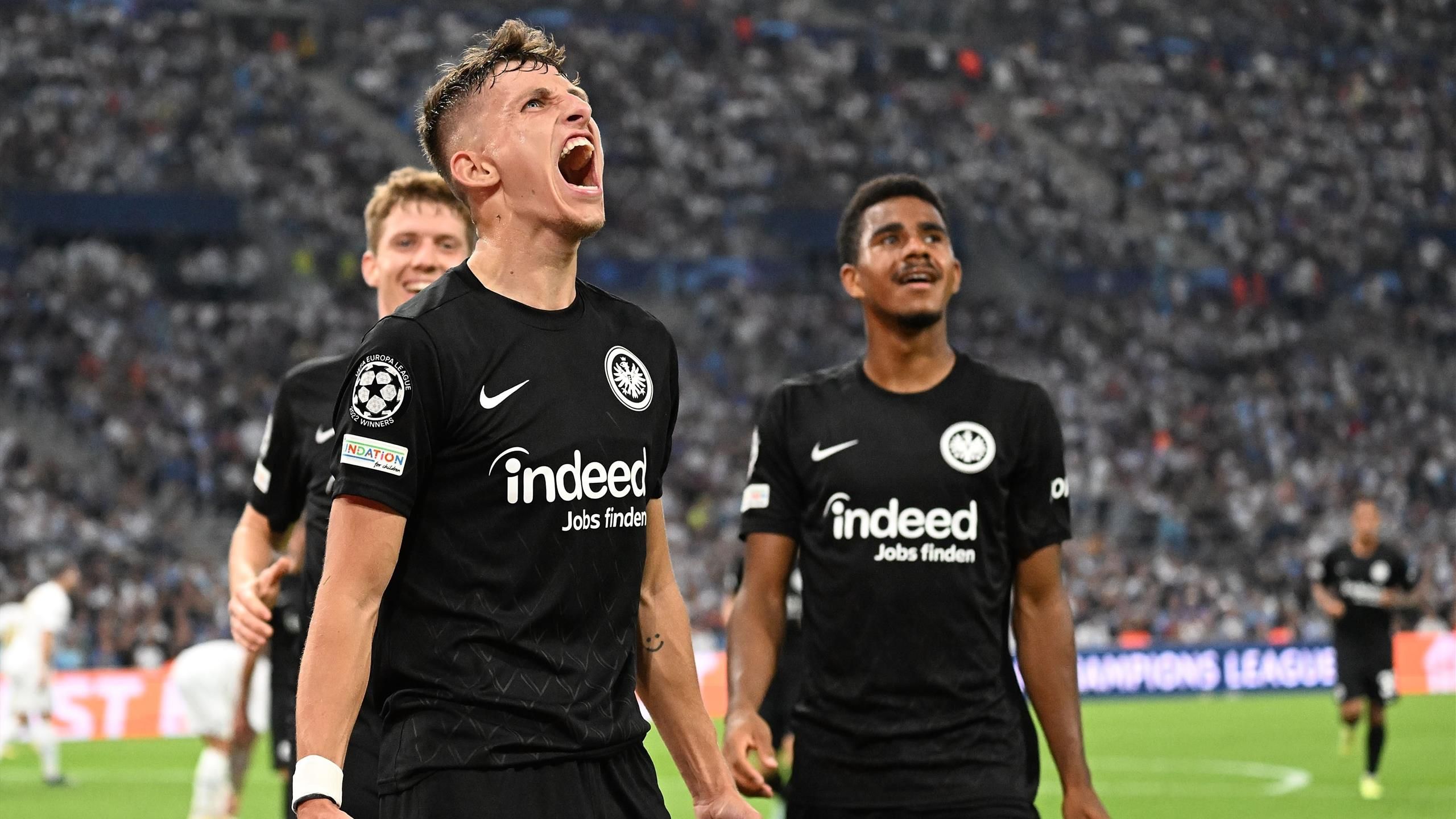 Champions League: Eintracht Frankfurt feiert historischen Sieg ...