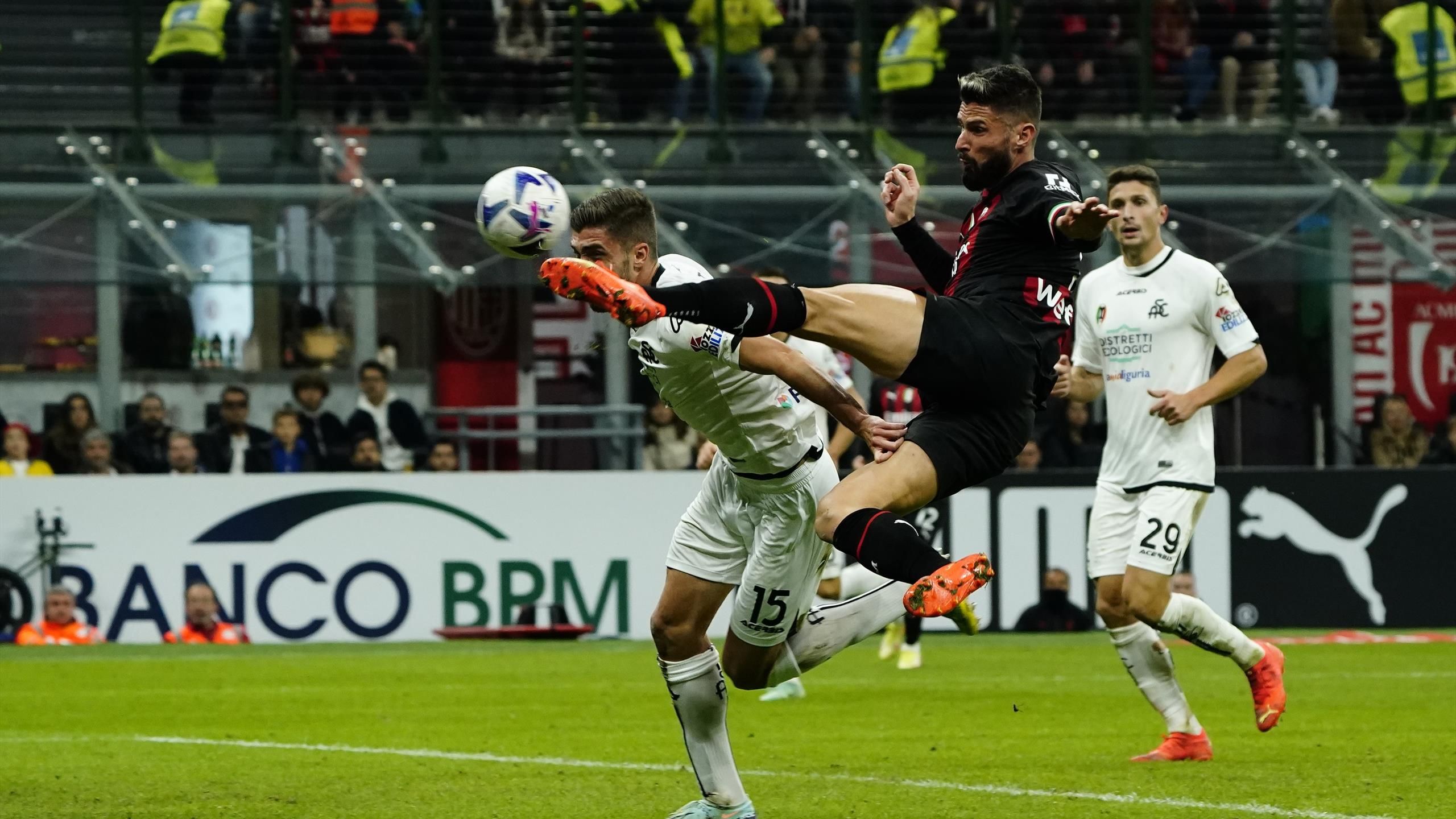VIDEO - AC Milan - Reprise acrobatique à la Zlatan Ibrahimovic : Encore ...