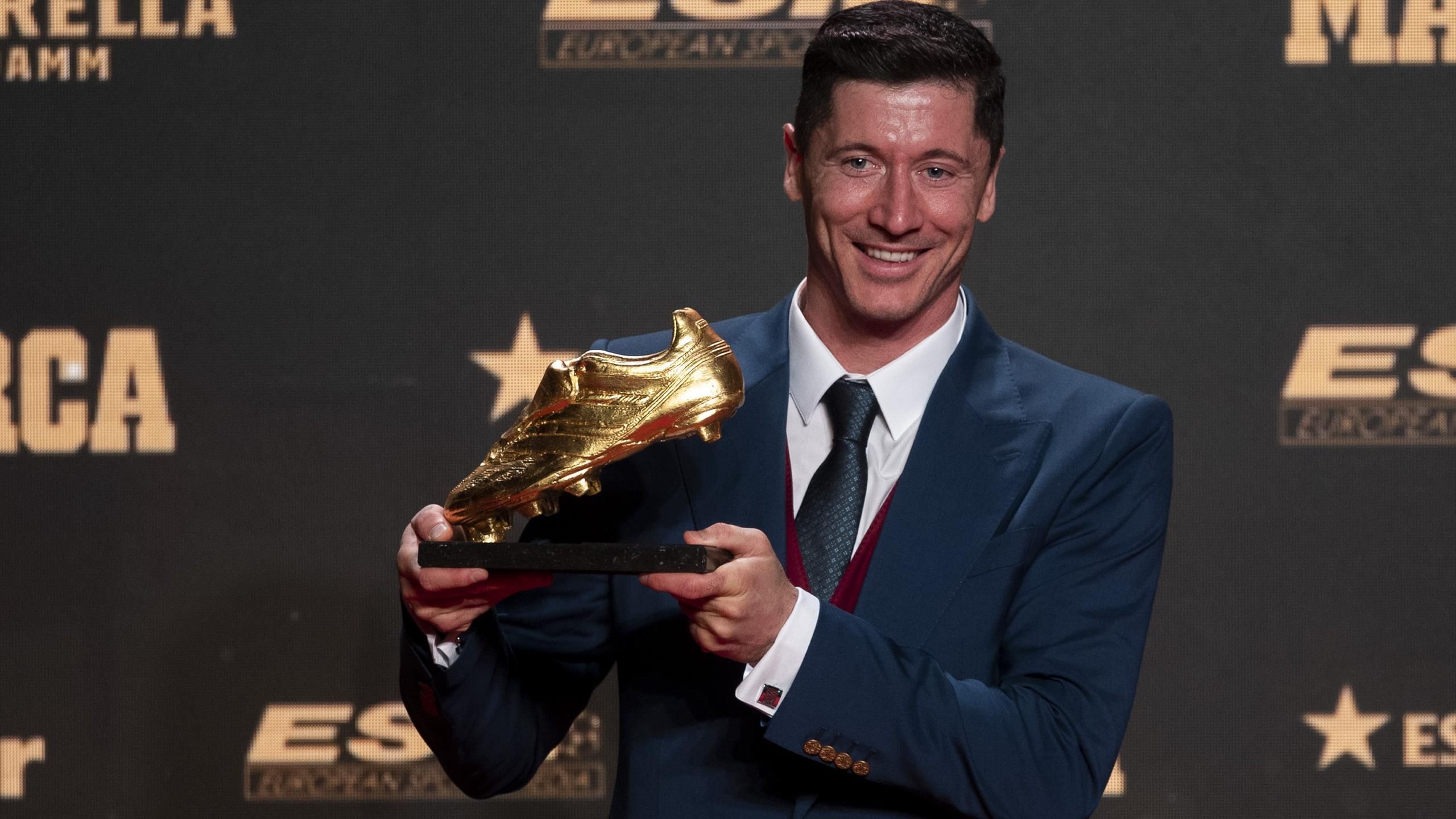 Robert Lewandowski erneut mit Goldenem Schuh ausgezeichnet - Barça-Star ...