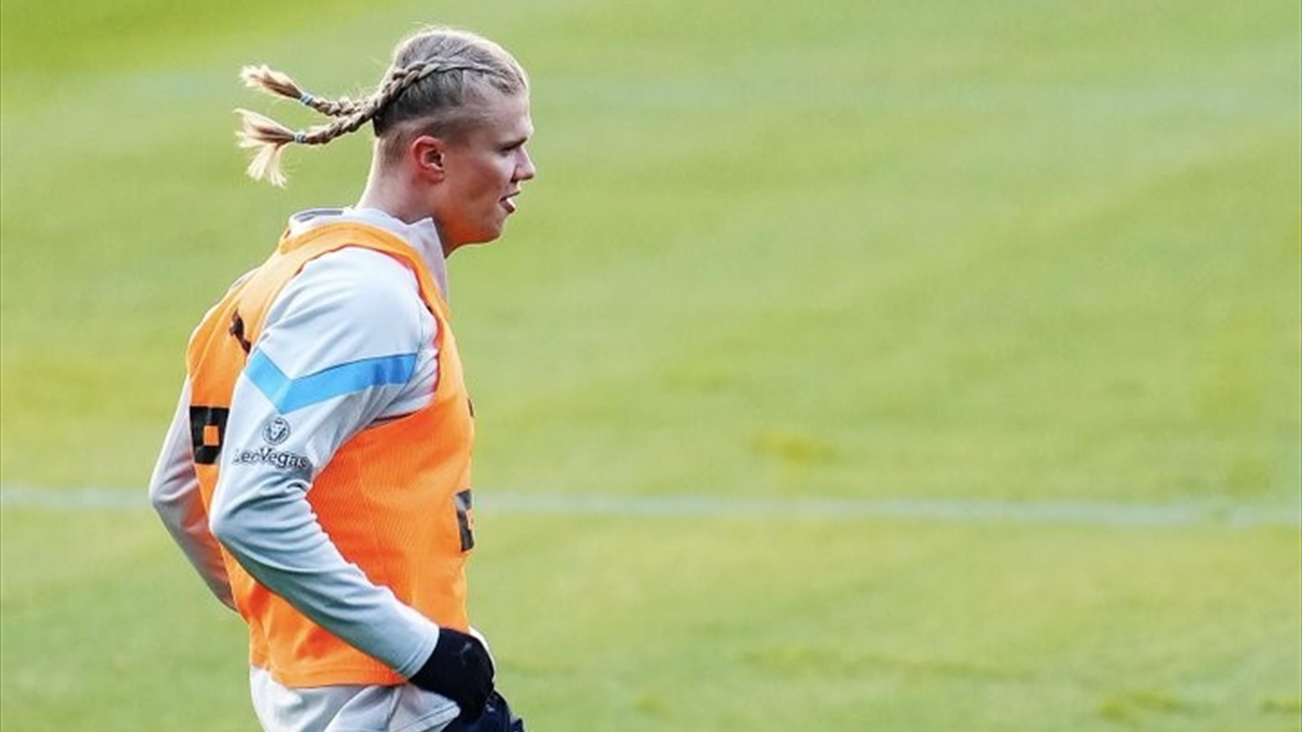 Erling Haaland von Manchester City präsentiert neue Frisur und schaltet ...
