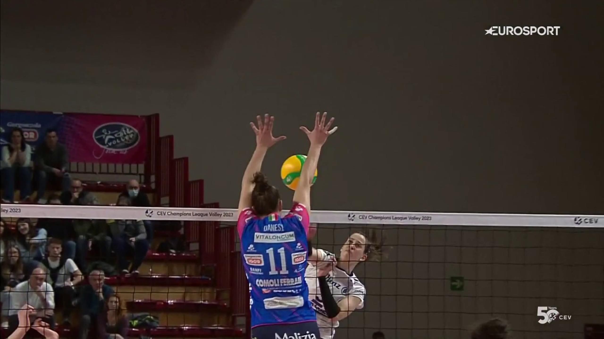 Anna Danesi granitica a muro! Monster-block a uno contro Stoccarda ...