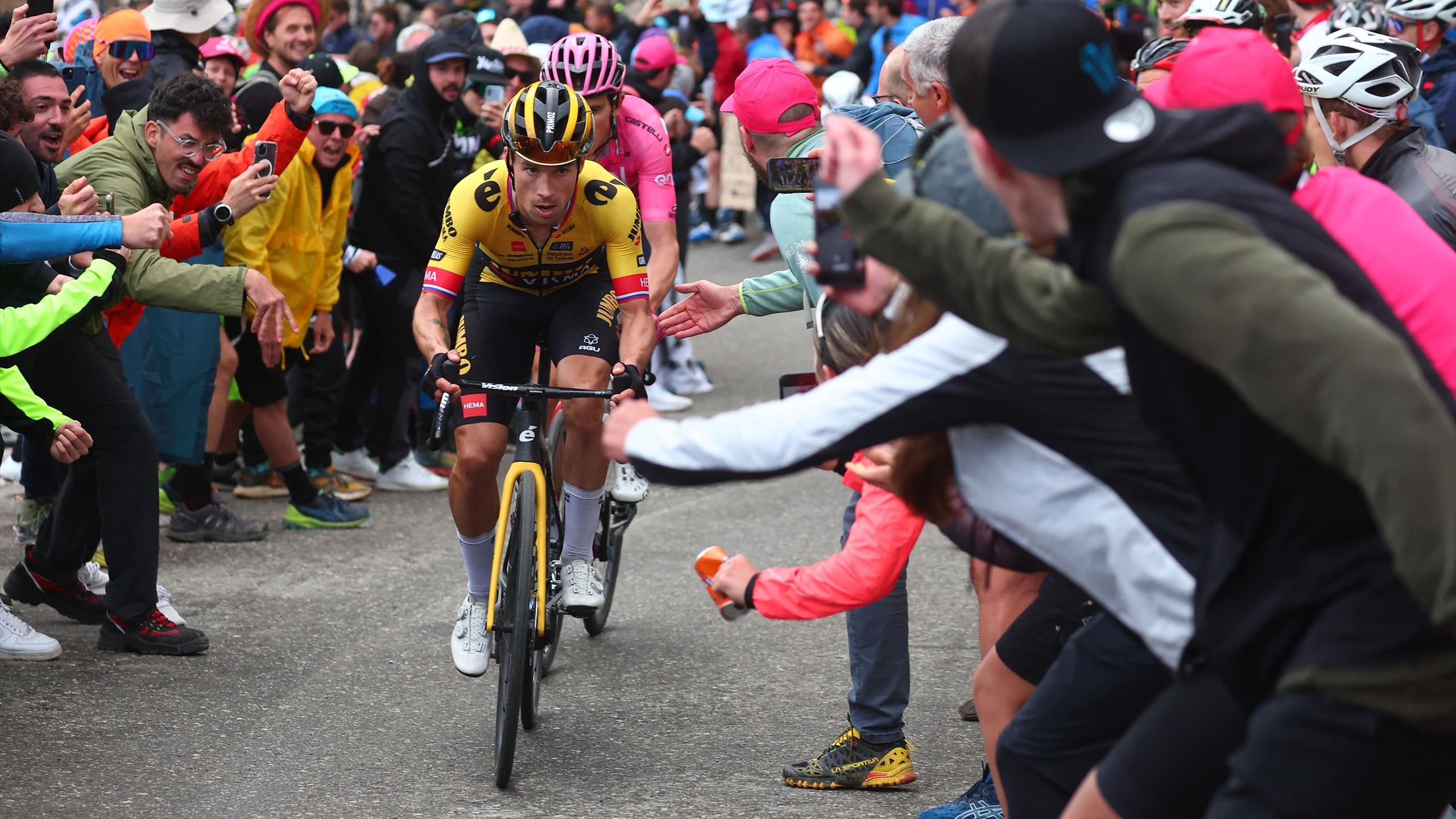 Giro d’Italia | Samenvatting etappe 19 - Buitrago zegeviert, Roglic ...