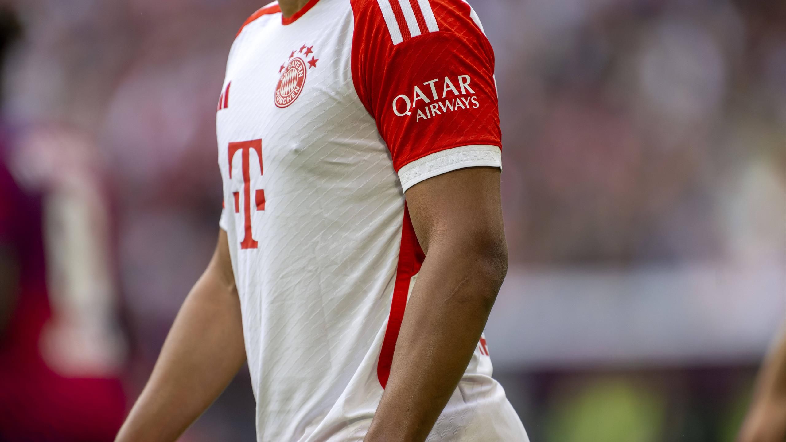 FC Bayern wirbt mit Slogan gegen Rassismus auf dem Trikot - starkes ...