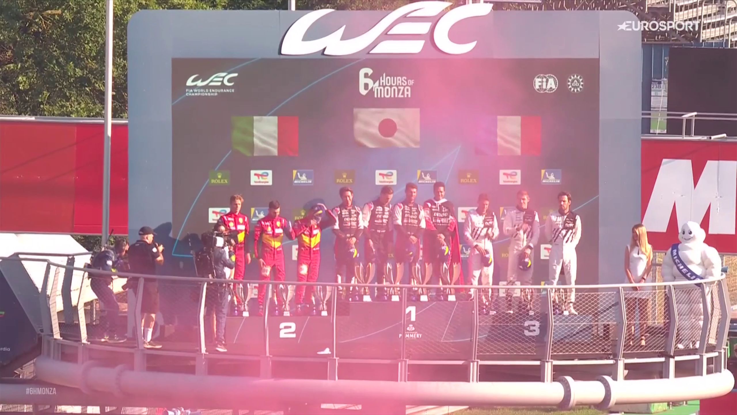 Rosso Ferrari, champagne e migliaia di tifosi: le emozioni del podio ...