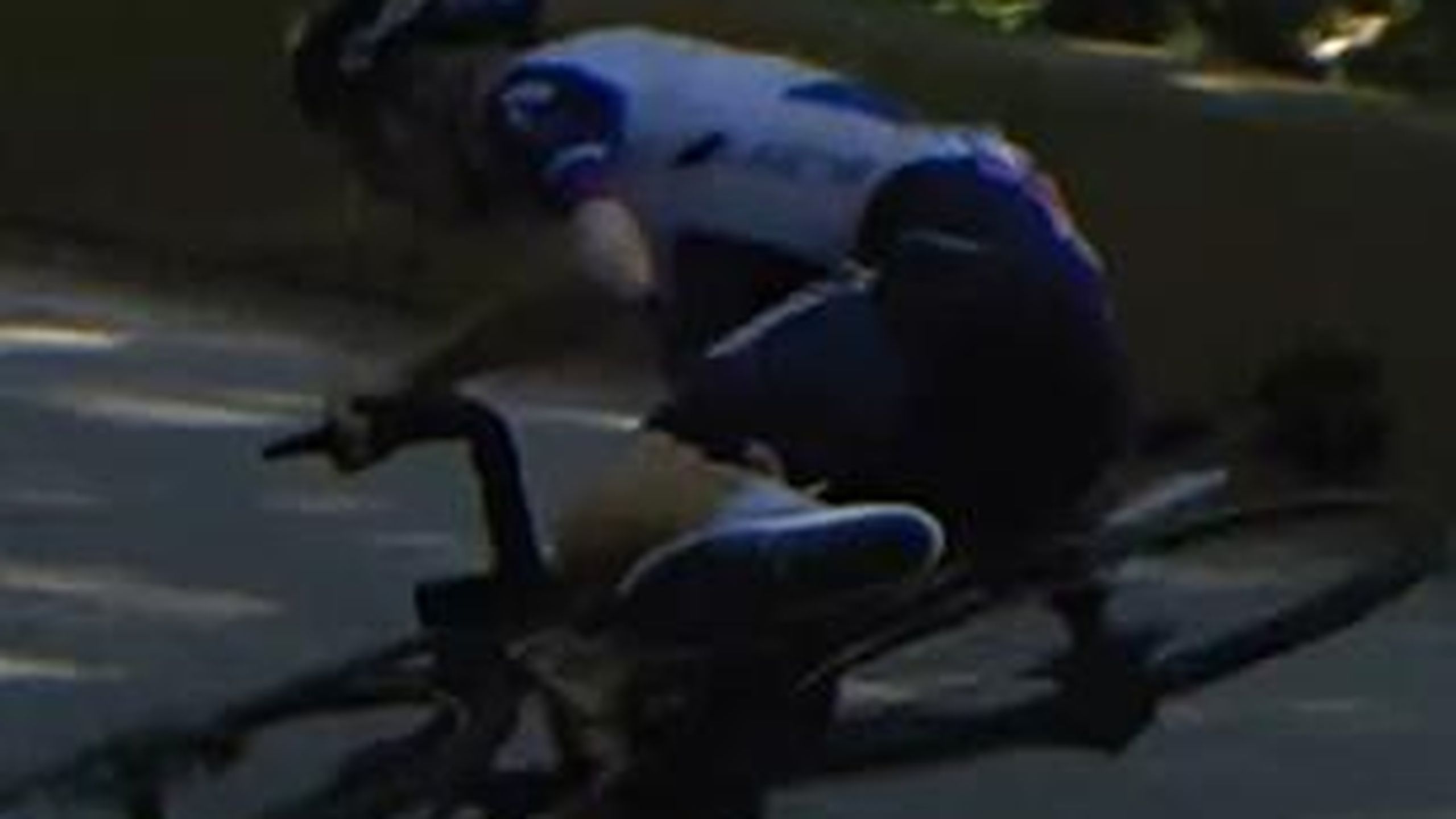 Tour de France - Neilands vola a terra! Cerca di prendere la borraccia ...