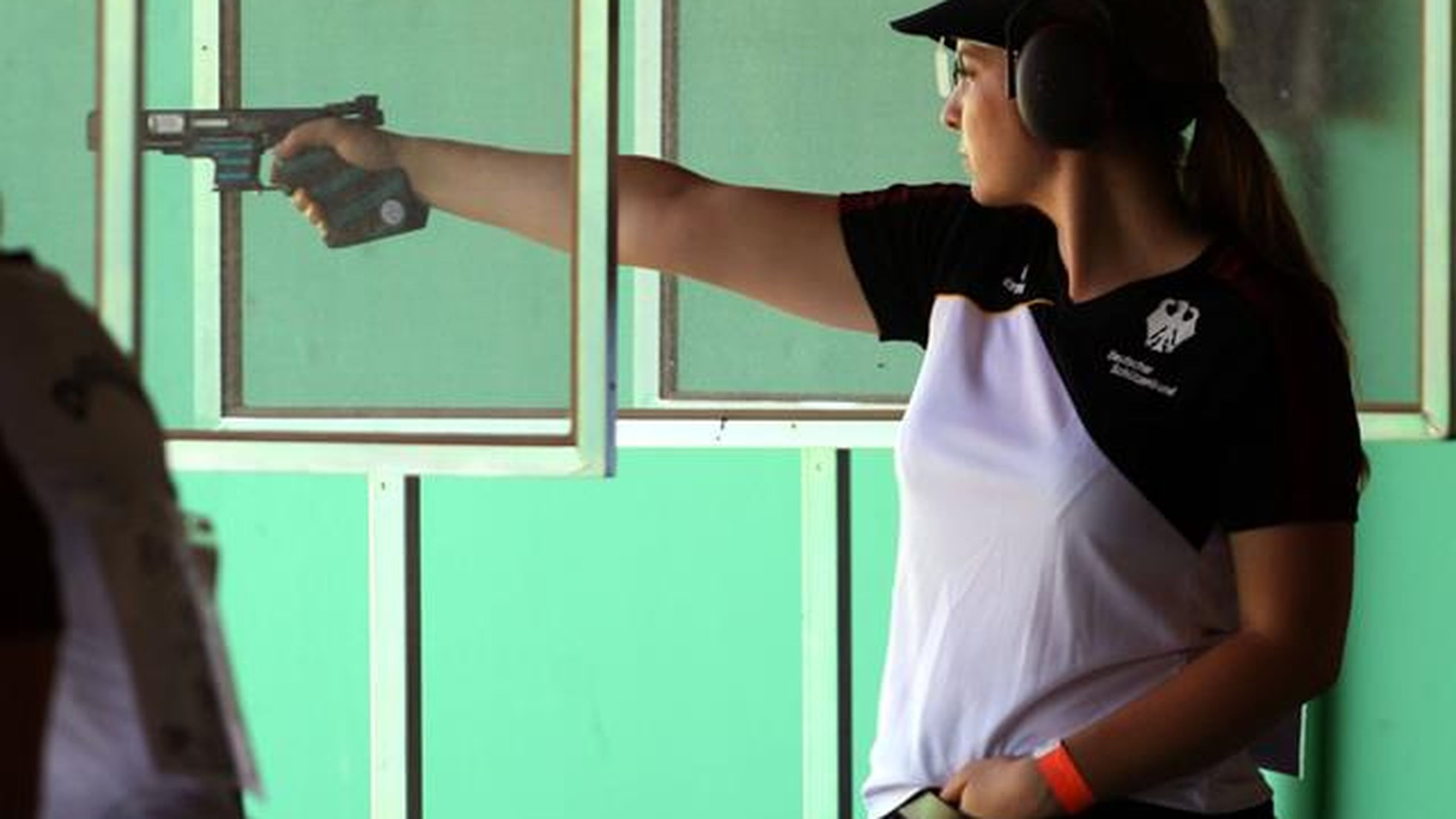 Schießsport-WM: Doreen Vennekamp mit Weltrekord zu Gold in Baku ...