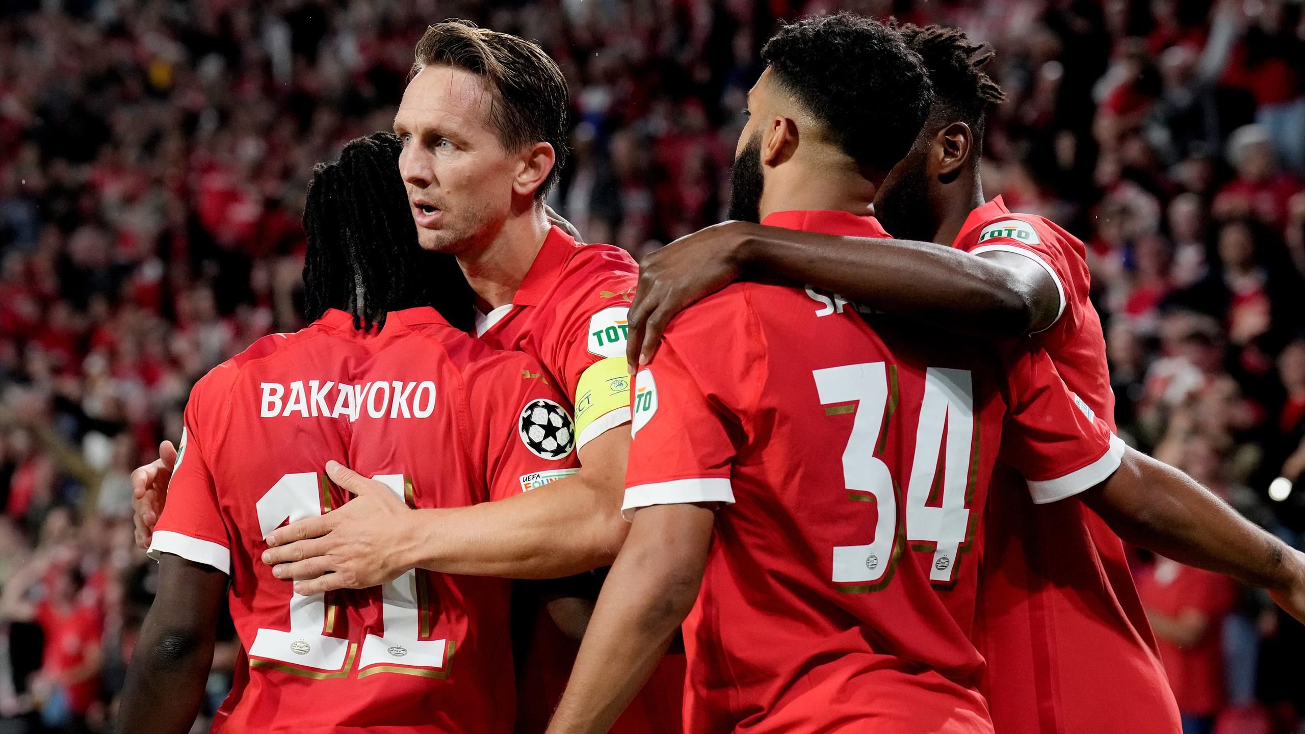 CL | PSV dwingt plaats in groepsfase Champions League af na slachtpartij tegen machteloos ...