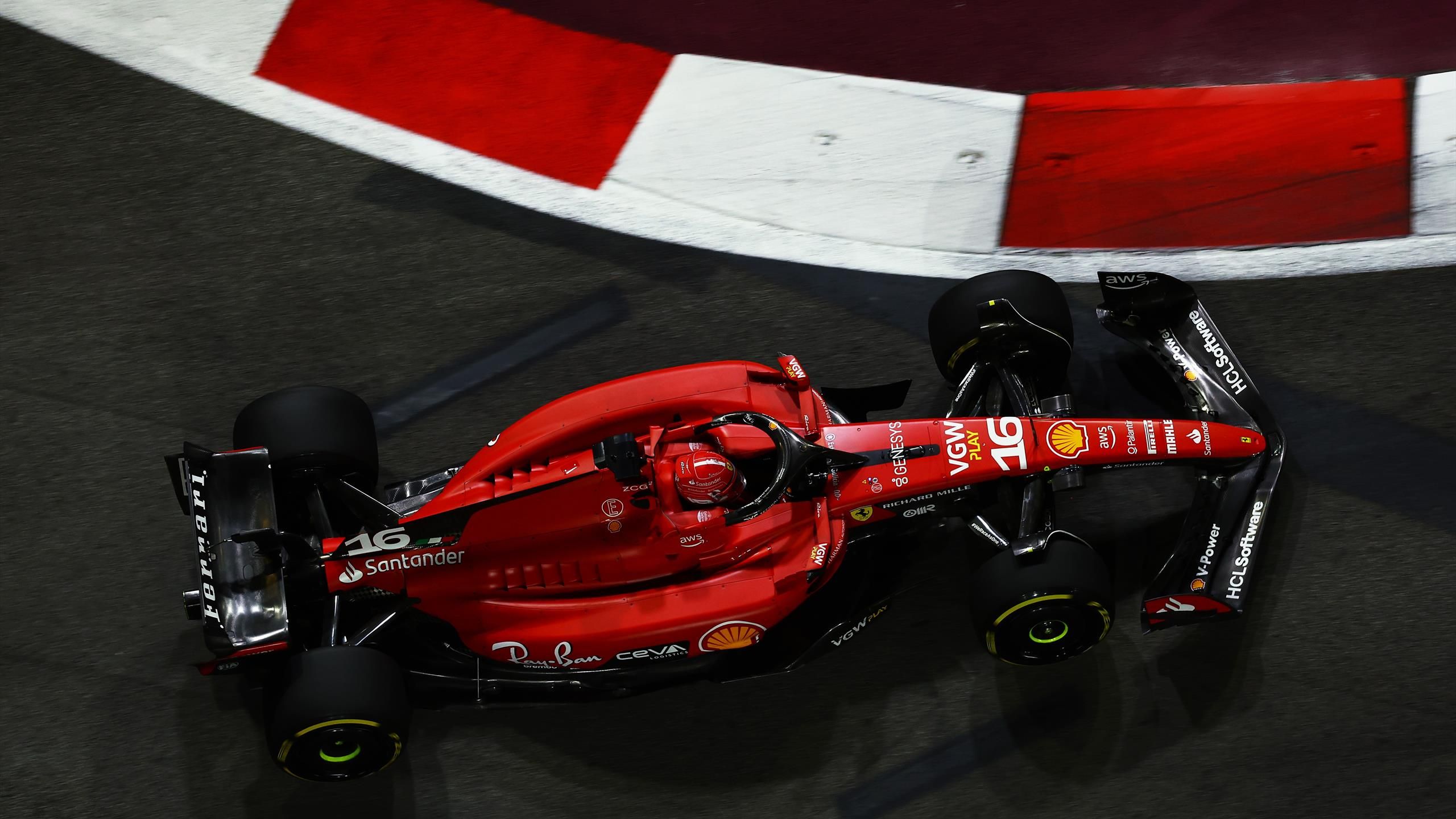 È grande Ferrari nelle FP2, Carlos Sainz e Charles Leclerc davanti a ...