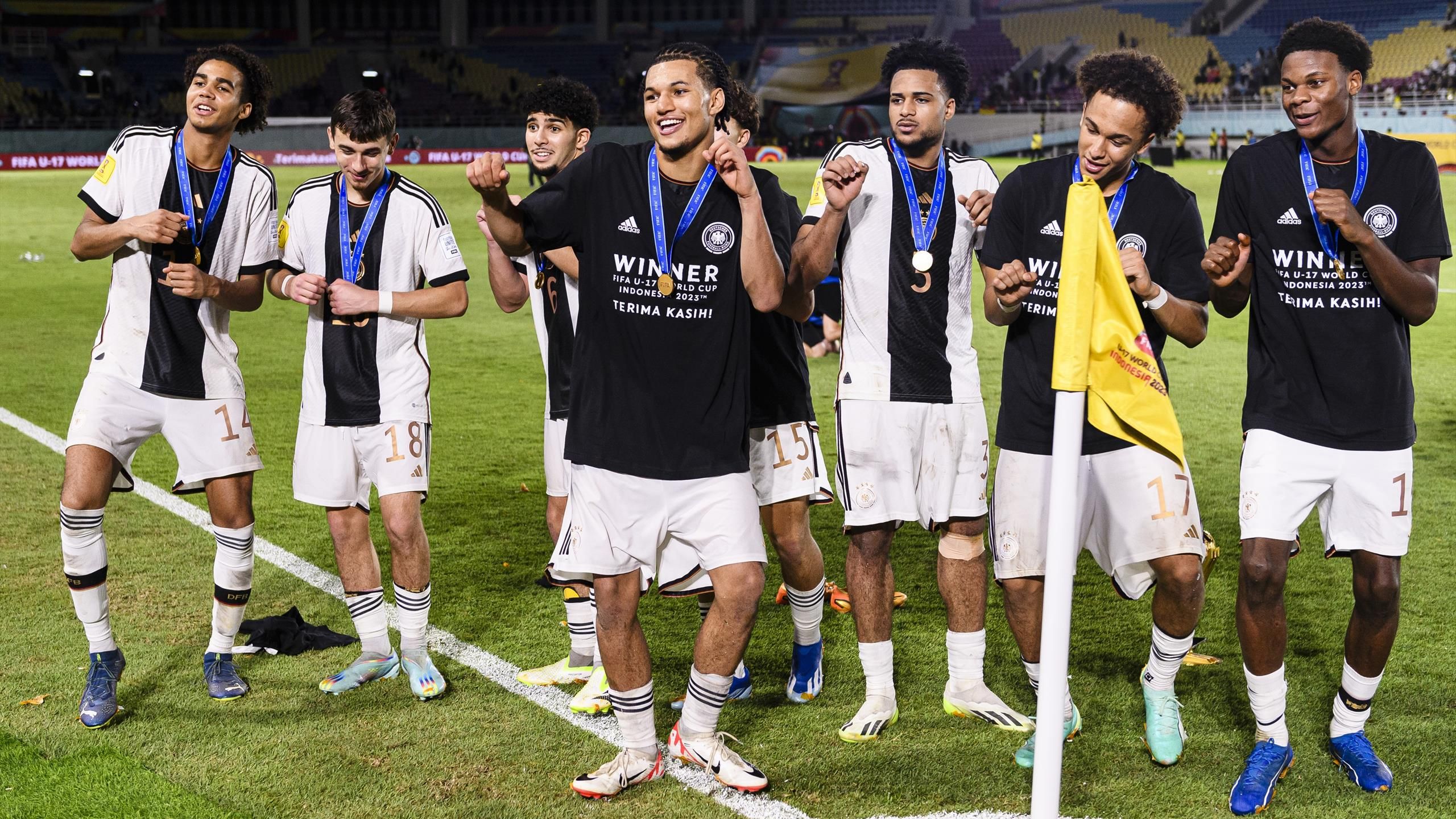 BVB: Paris Brunner vor neuem Vertrag - Borussia Dortmund bastelt an ...