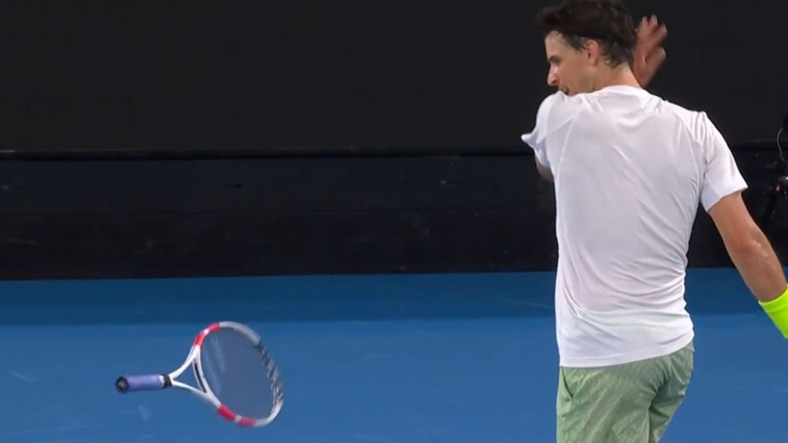 Australian Open 2024: Da fliegt der Schläger! Dominic Thiem lässt Ärger gegen Félix Auger ...