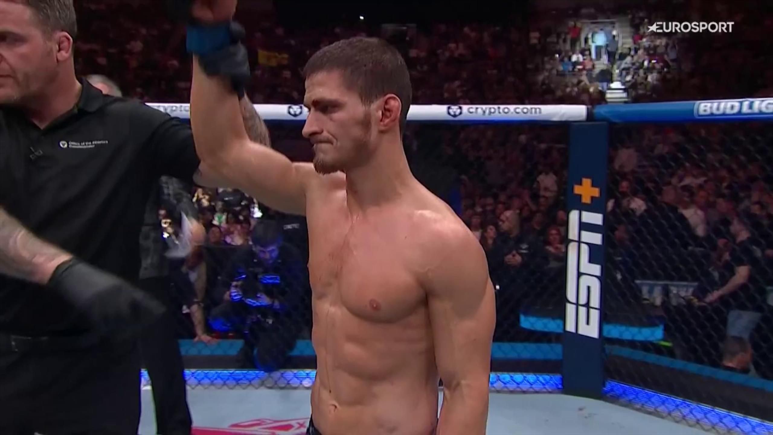 UFC 297 | Evloev blijft ongeslagen en pakt 18de overwinning op rij ...