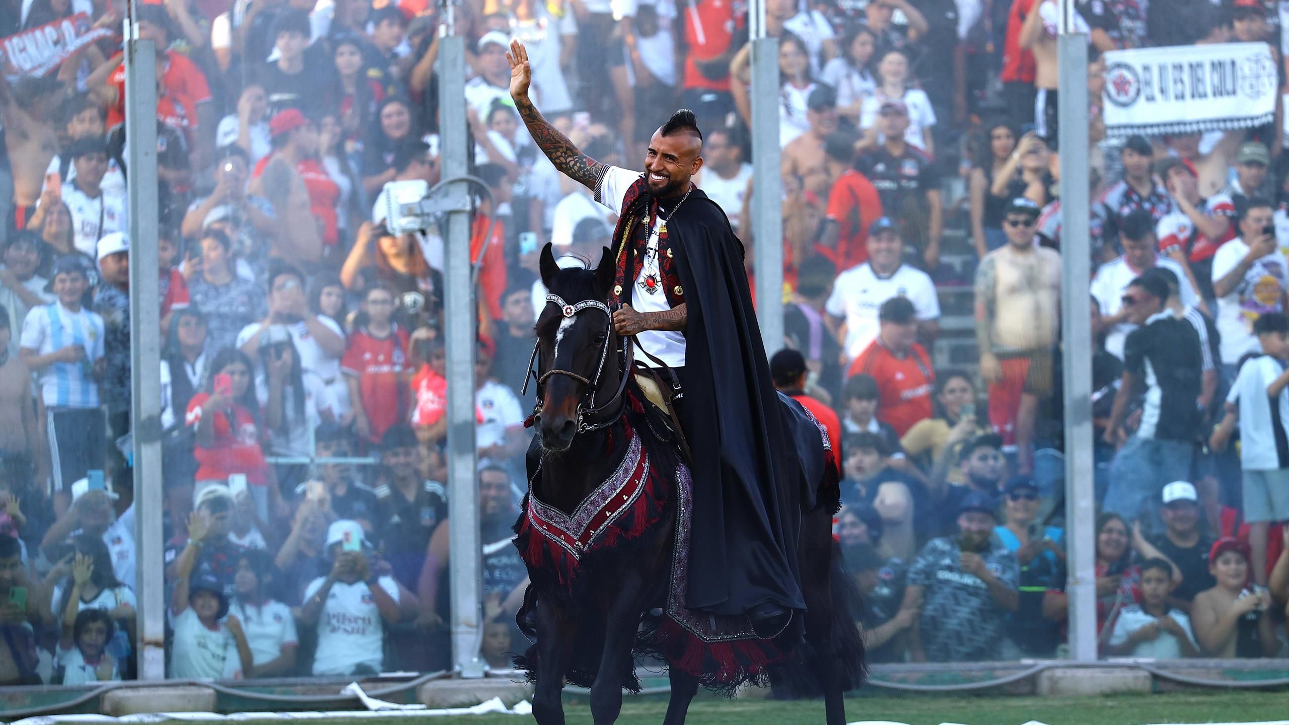 Arturo Vidal reitet als König auf dem Pferd ein: Surreale Vorstellung ...