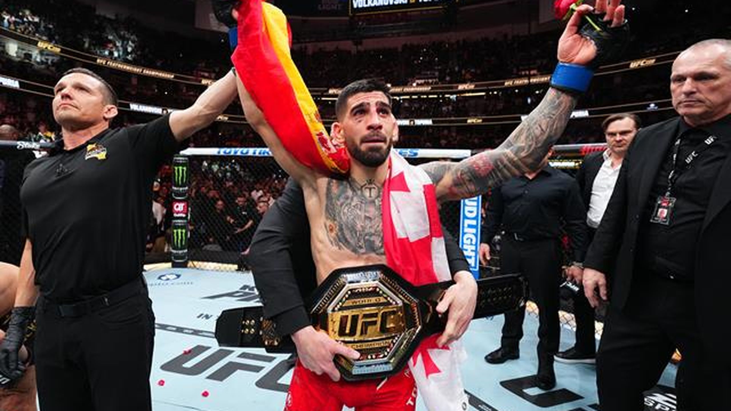 Ilia Topuria, noul campion mondial din UFC la categoria "pană". L-a ...