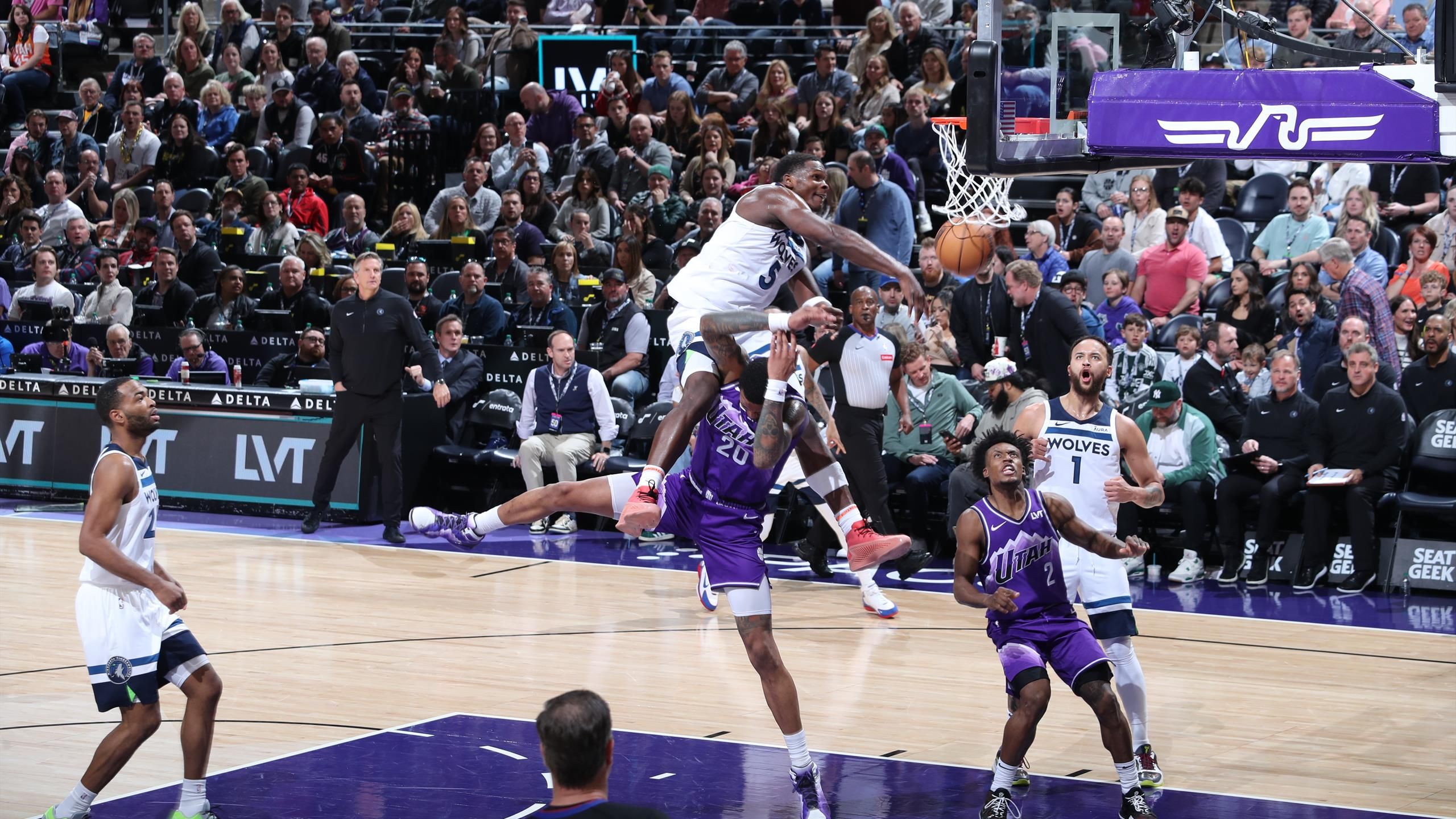 NBA - Anthony Edwards (Minnesota Timberwolves) signe un énorme dunk sur ...