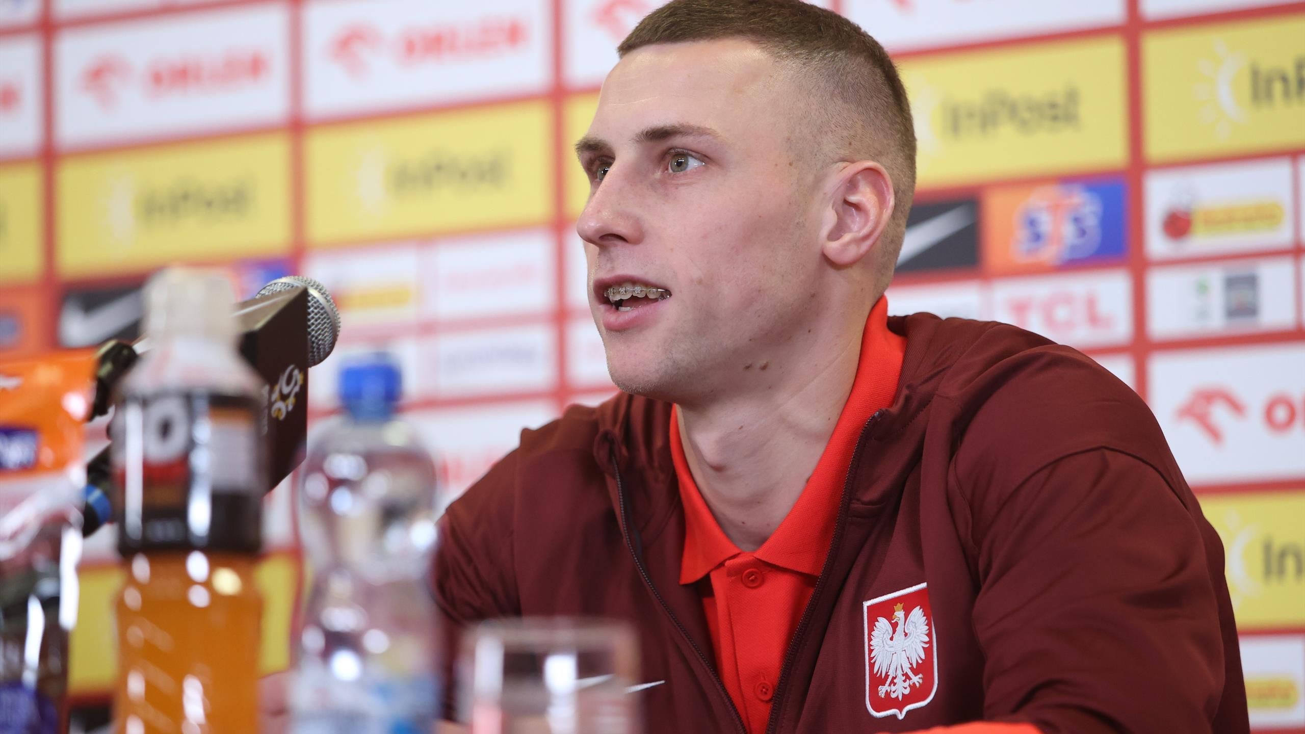 Jakub Piotrowski na sobotniej konferencji prasowej - Piłka nożna wideo ...