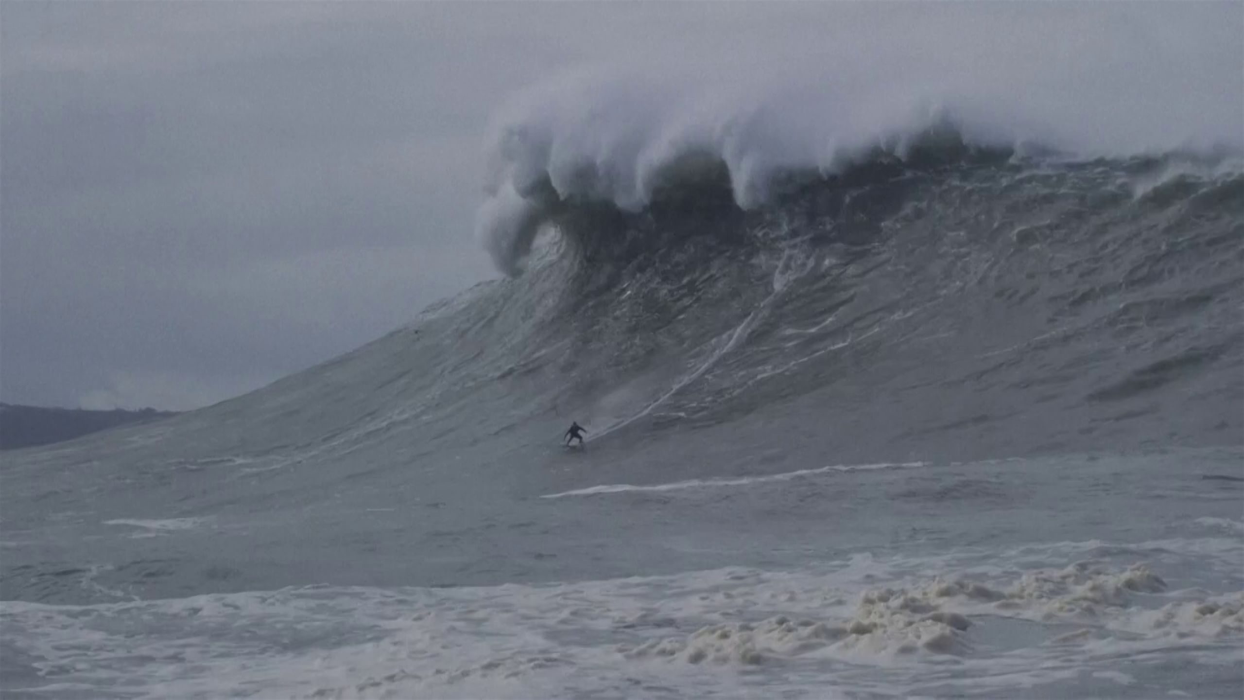 Surf : Unofficial new world record wave surfed at Nazaré - Surfing ...
