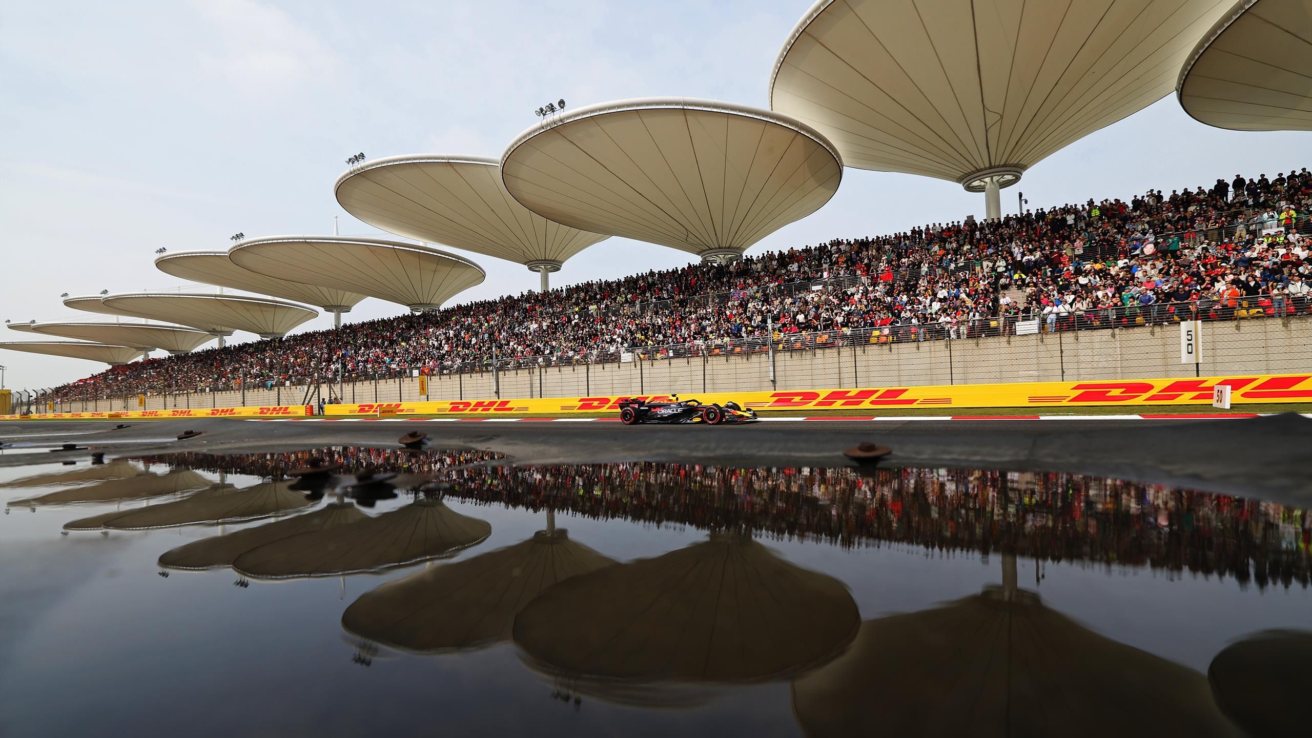 Verstappen a Red Bull 100. pole-ját szerezte Sanghajban, Hamilton ...