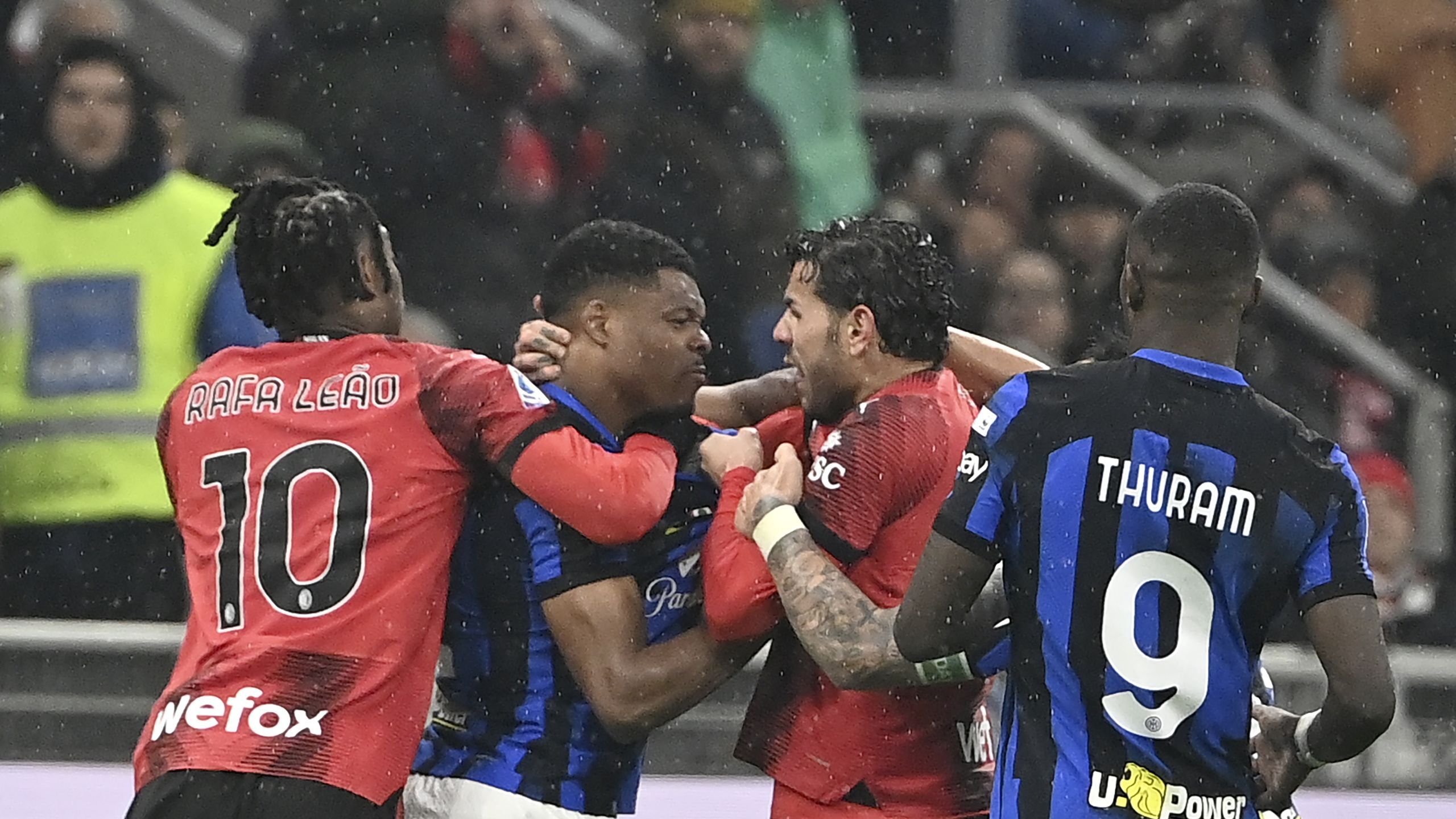 Inter-Torino: multa di 3.000 euro per i cori dei tifosi contro Theo ...