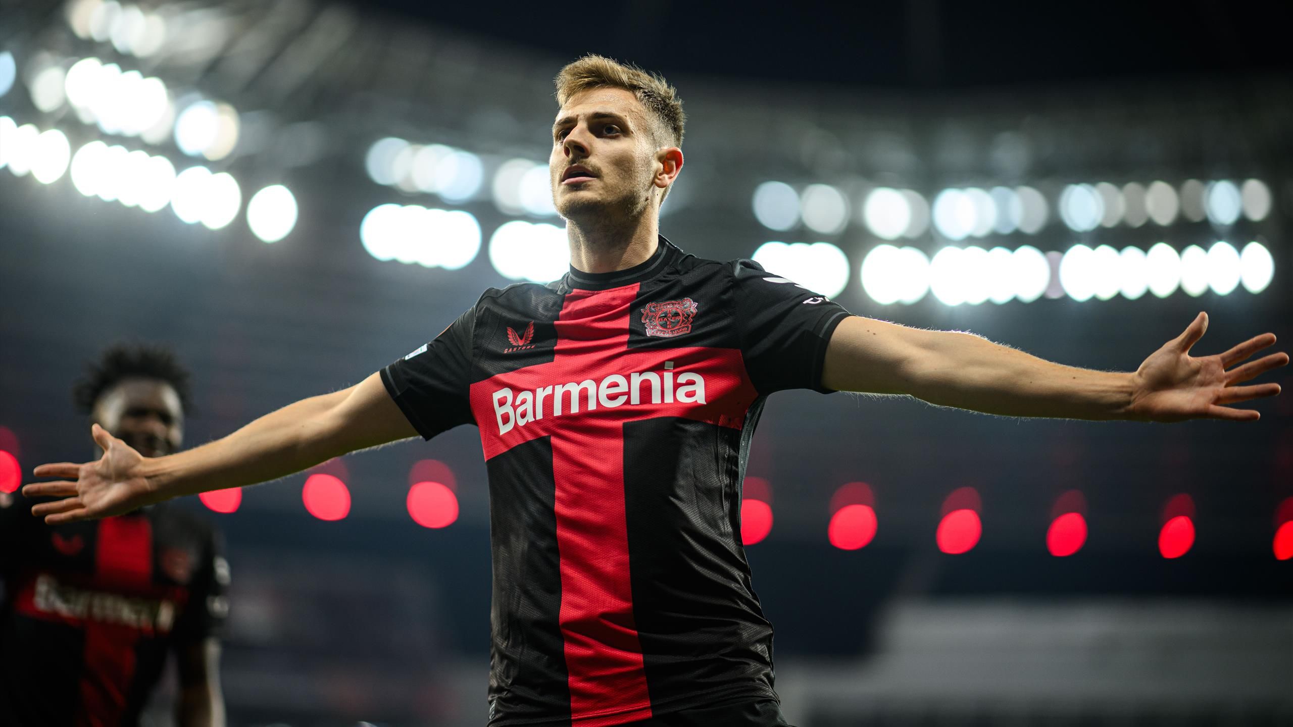 Josip Stanisic - Last-Minute-Held in der Zwickmühle: Beim FC Bayern ...