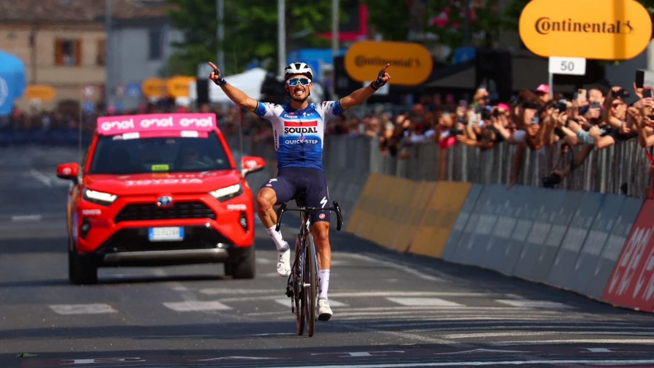 Giro 2024 - Sensationnel : Julian Alaphilippe remporte la 12e étape ...