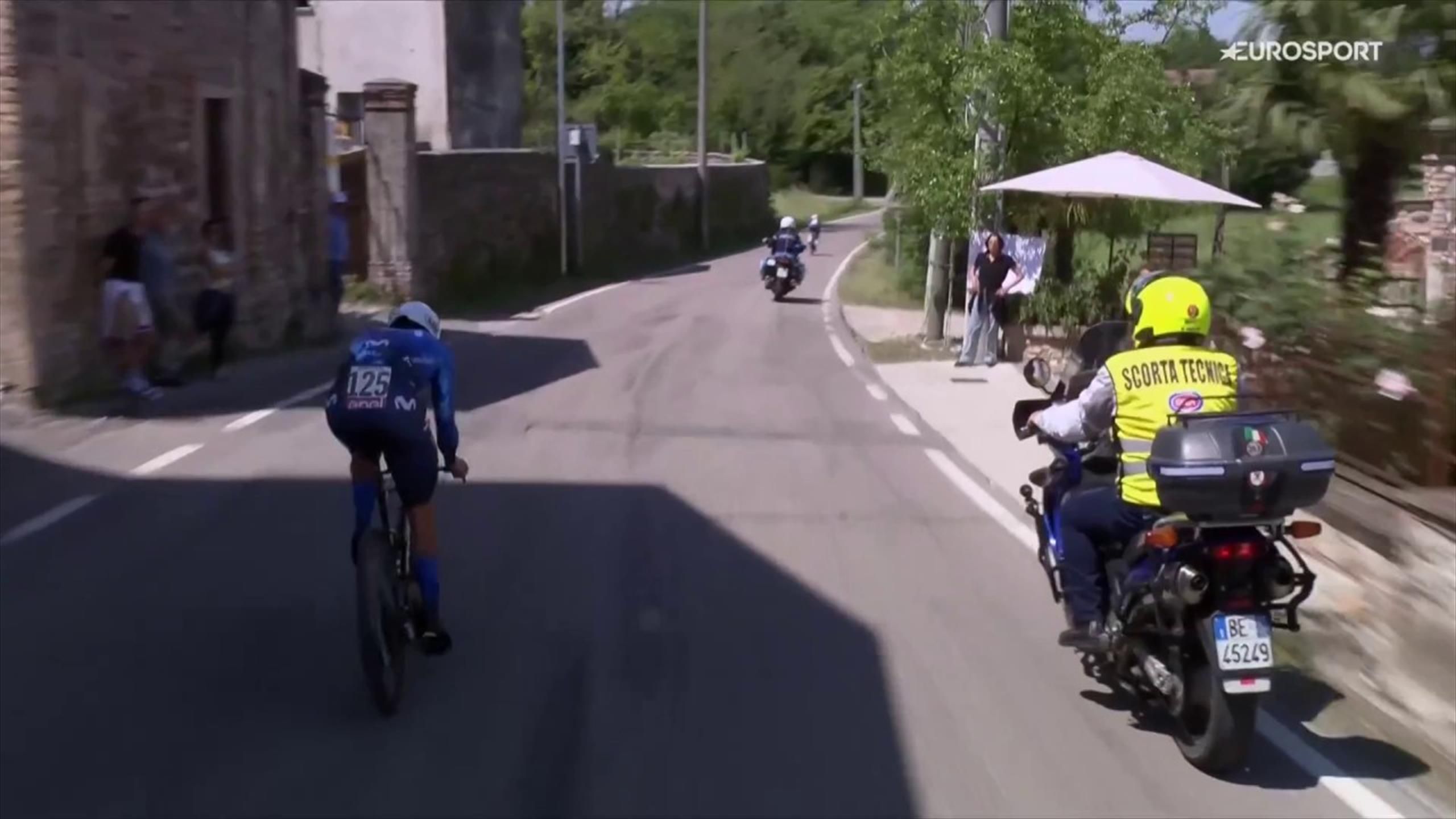 La moto rischia di tagliare la strada a Milesi, lui li manda a quel ...