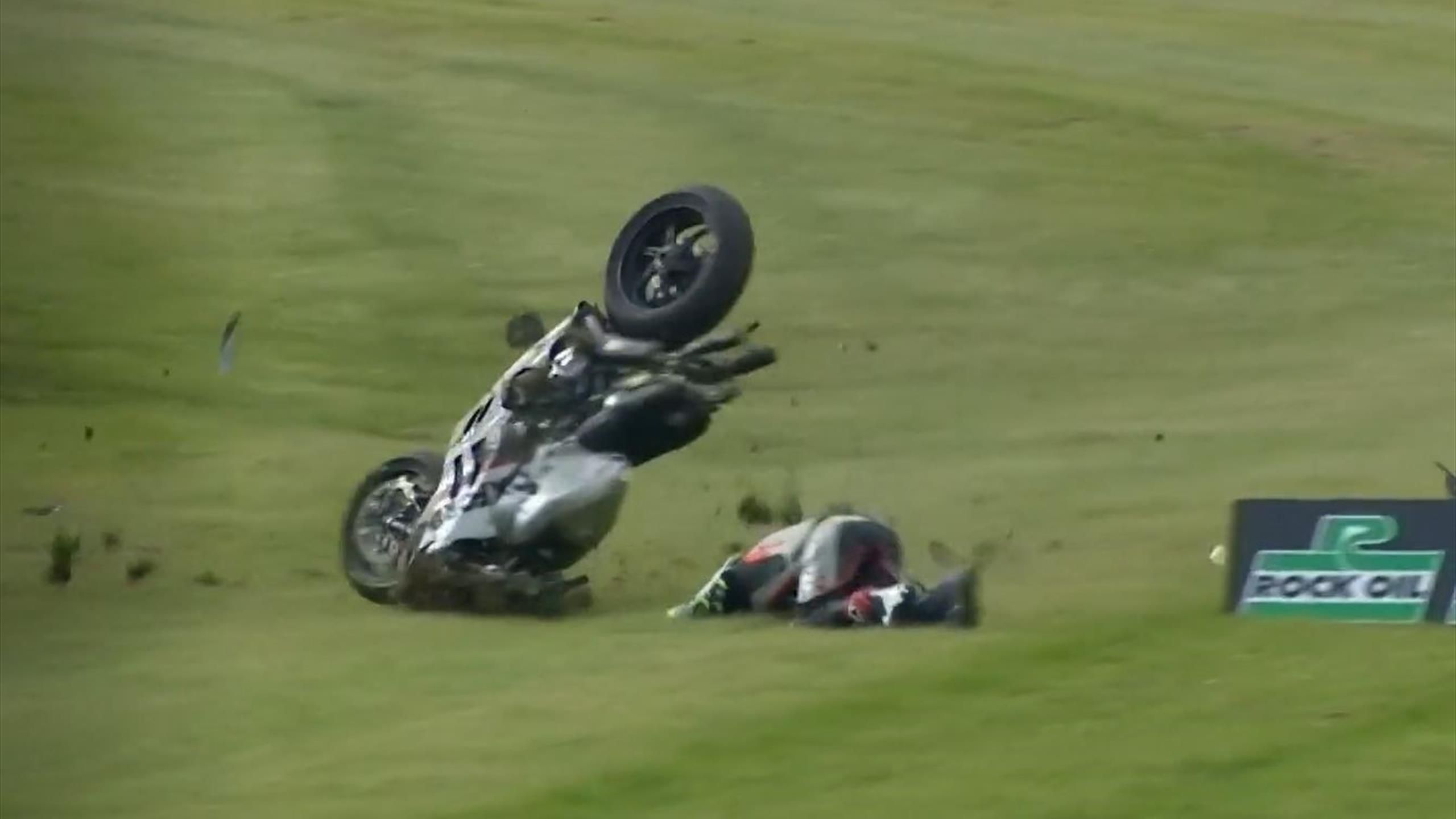 British Superbikes: Böser Crash in Donnington Park - Christian Iddon ...