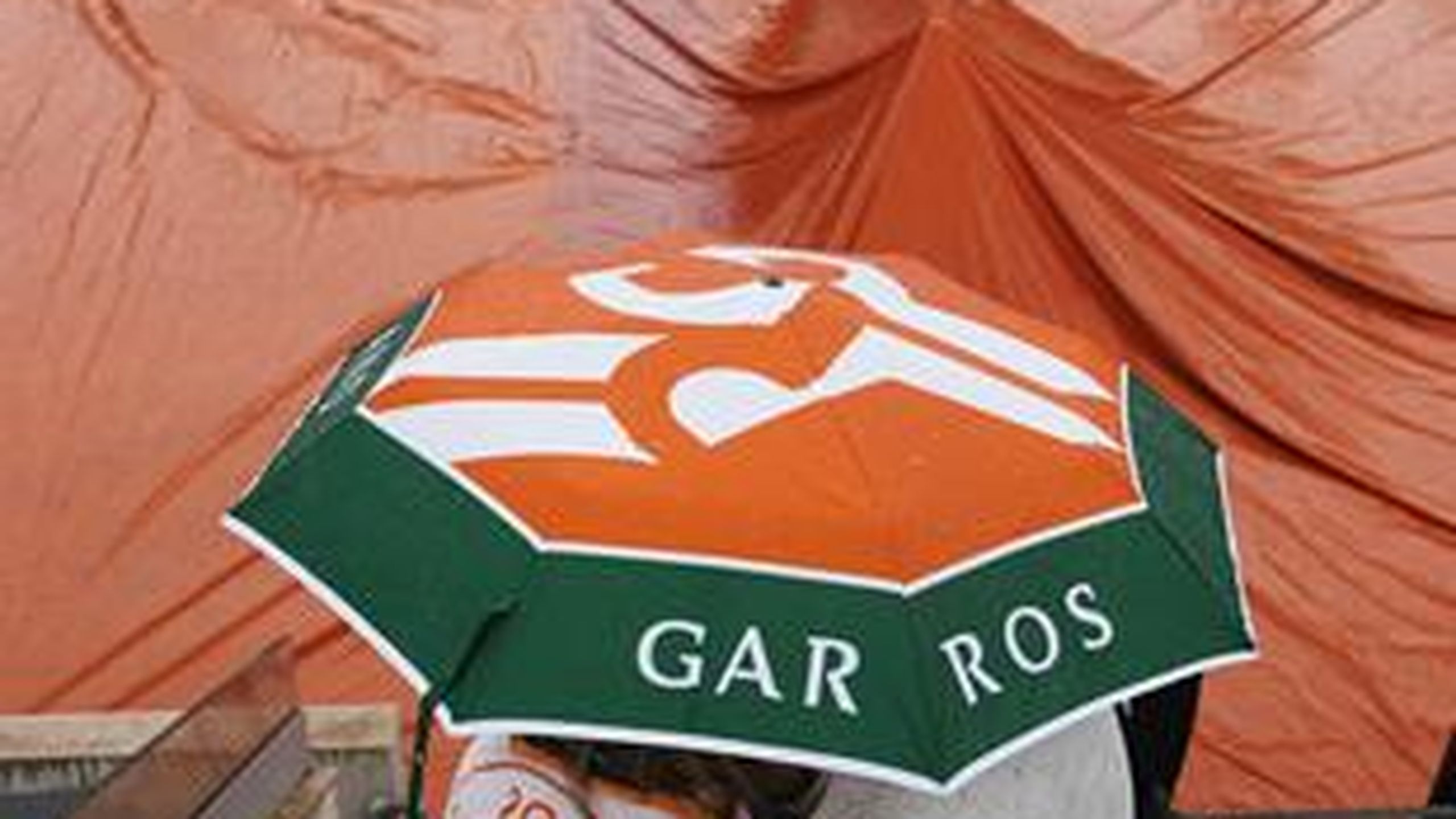 French Open 2024 - Regen in Roland-Garros: Matches in 2. Runde von ...