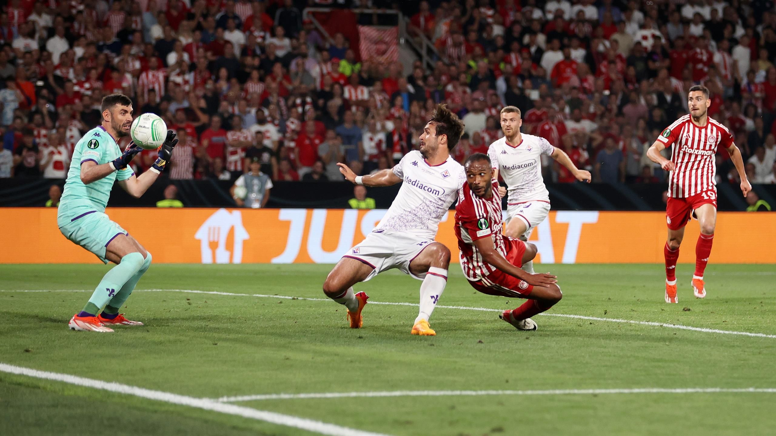 Ligue Europa Conférence : L'Olympiakos vient à bout de la Fiorentina et ...