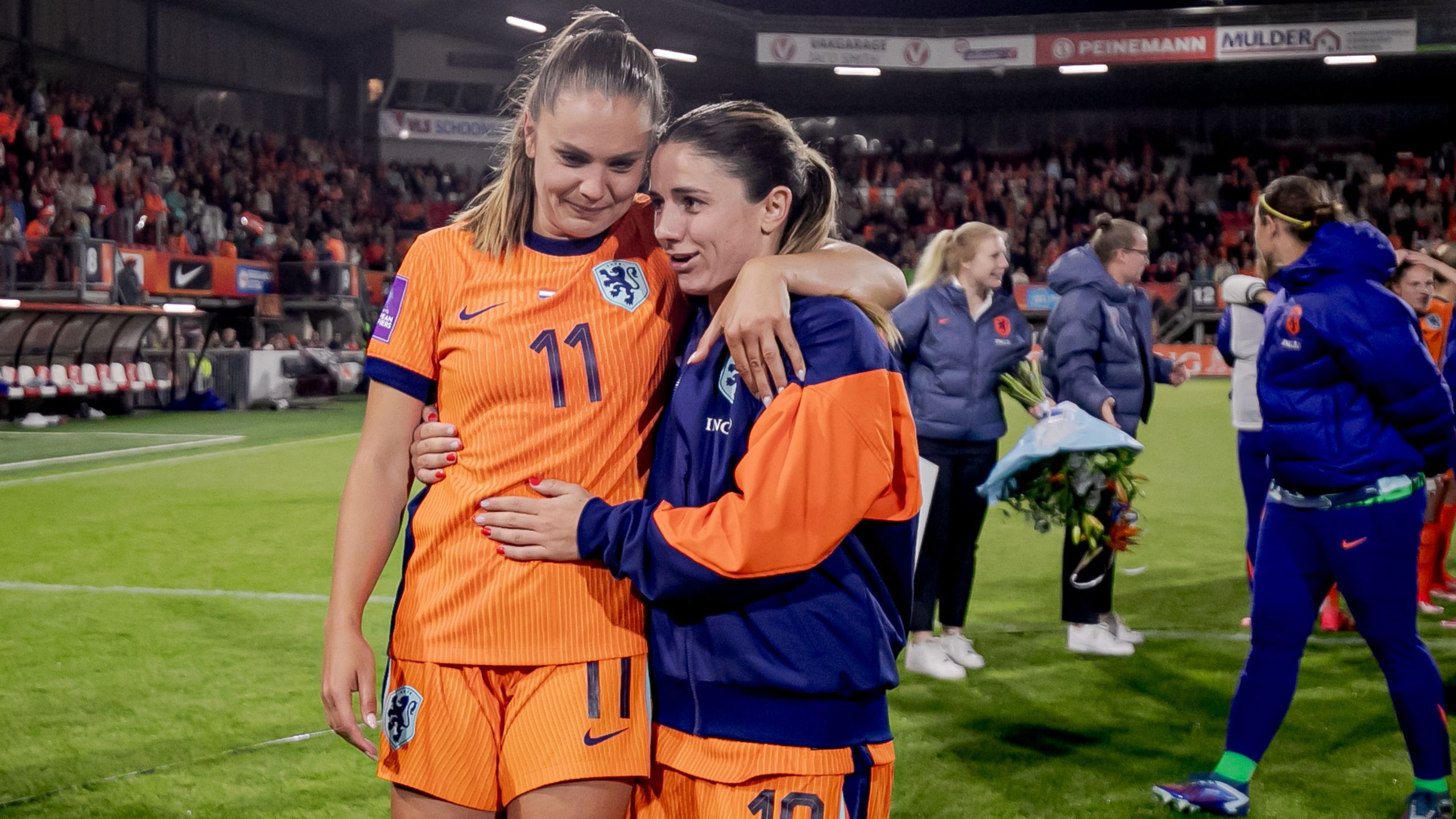 Voetbal | Lieke Martens neemt afscheid van Oranje met gelijkspel in ...