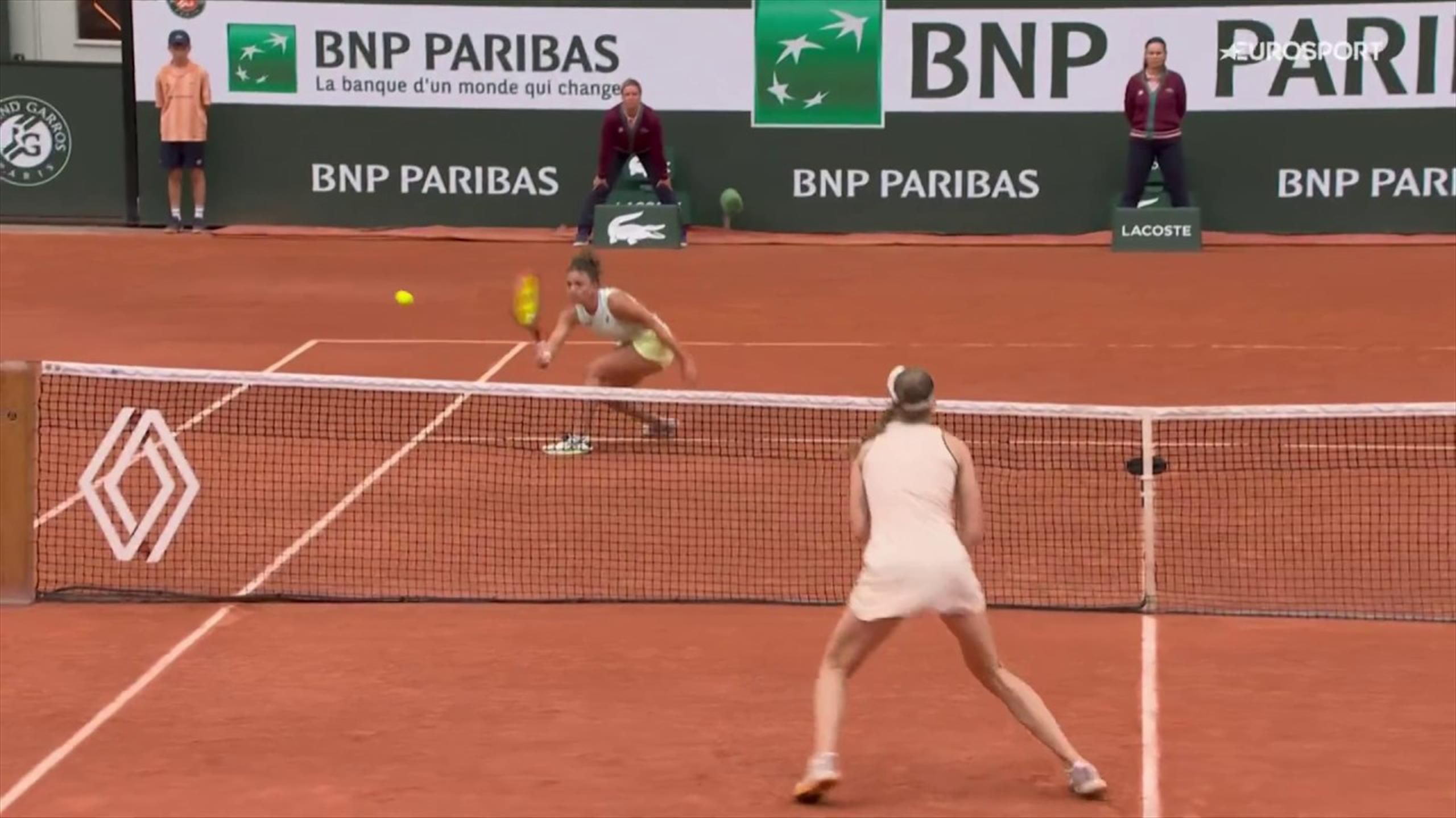 Paolini è dapperutto: Jasmine rimonta e passa, Rybakina spaesata ...