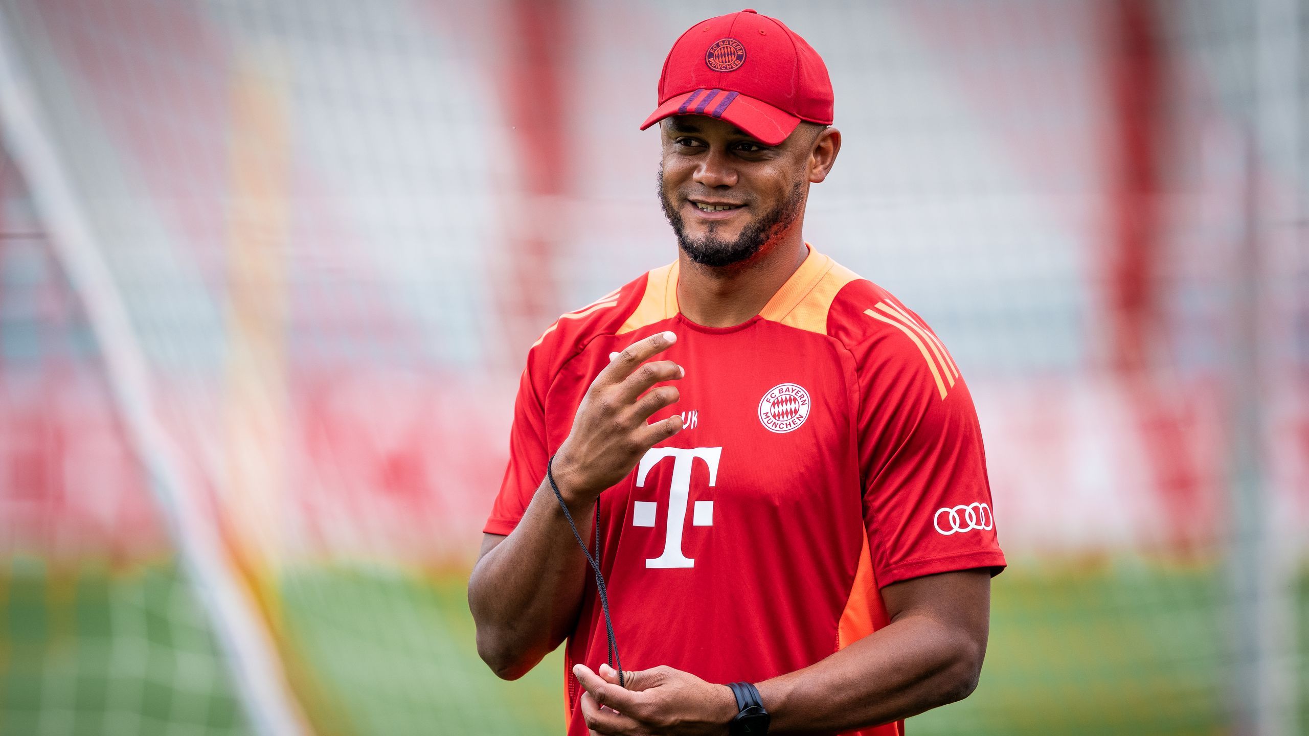 FC Bayern München - Sportdirektor Christoph Freund lobt Vincent Company ...